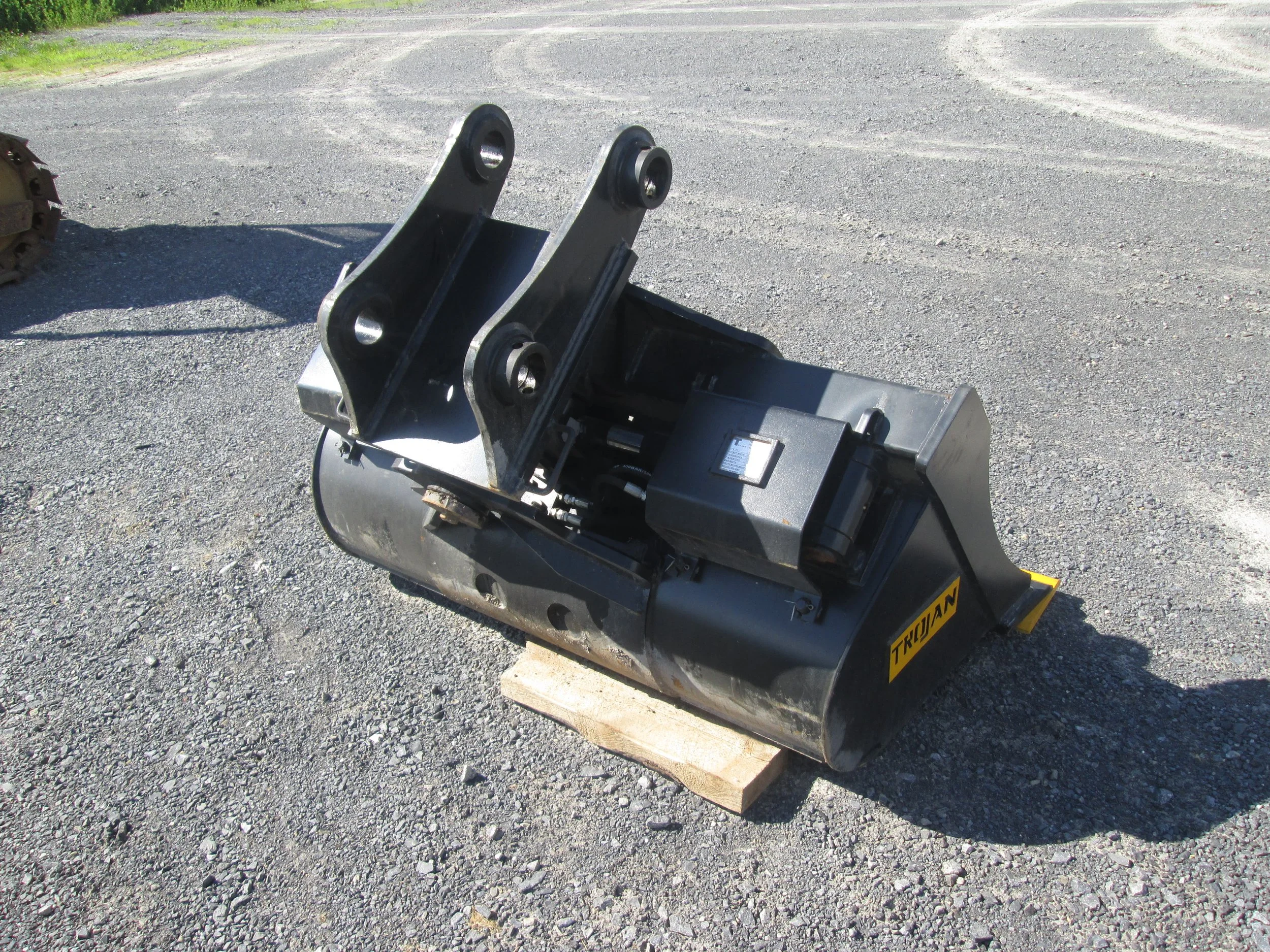 Hydraulic Tilt Ditching Buckets — Carroll Equipment - Syracuse's Best ...