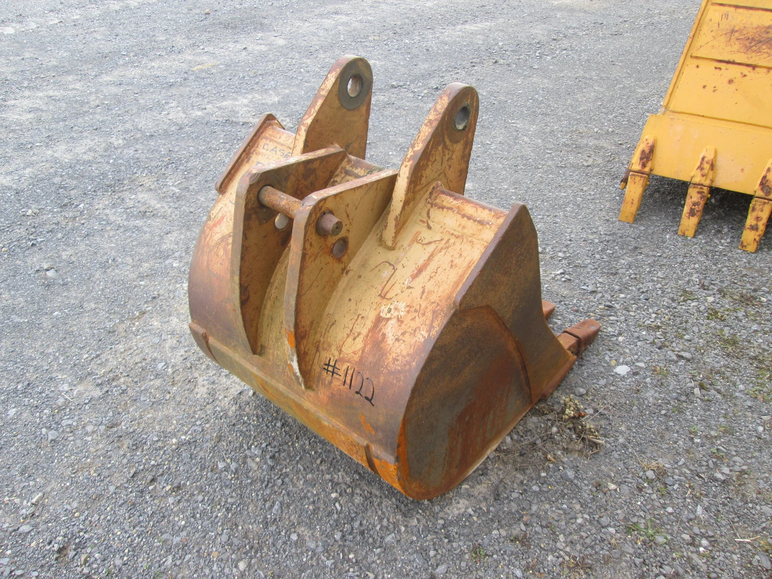 #1122- 30' CE Tooth Bucket Case 580, 680 - REGULAR PRICE $1,050 CASH OR ...