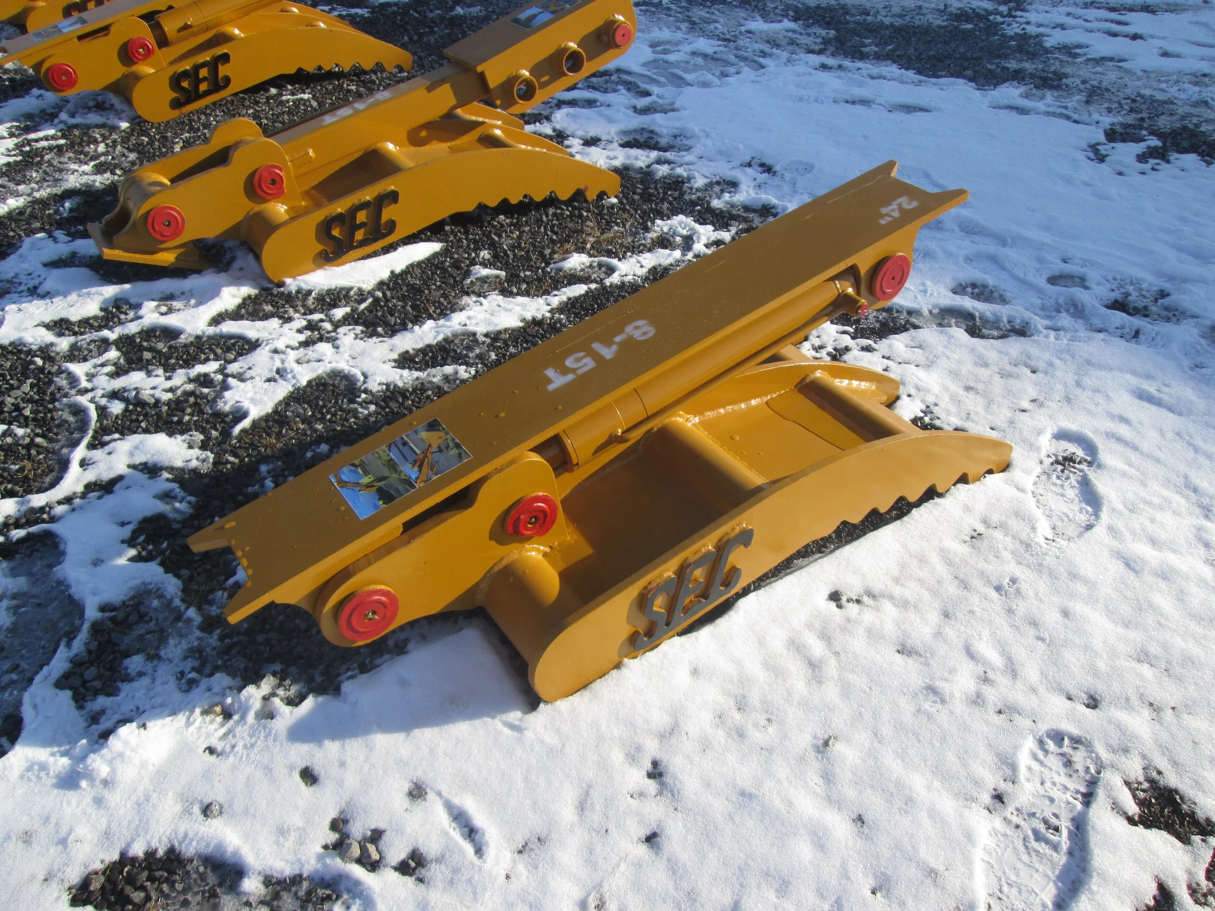 #9991 - 24"X56" New SEC 5600 Series Hydraulic Thumb - REGULAR PRICE ...