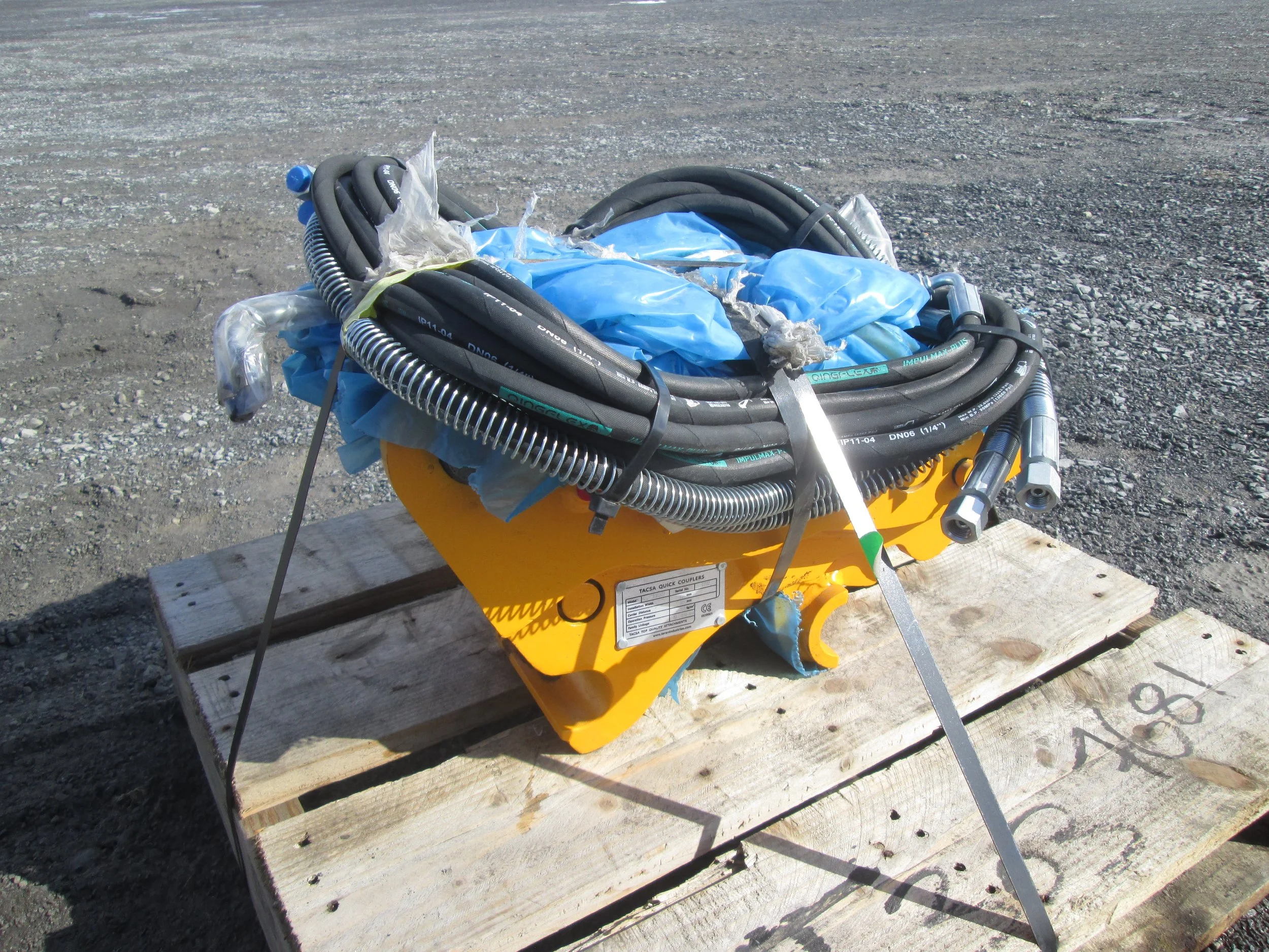 #0792- NEW Teran Hydraulic Quick Coupler CAT 303, 303.5, 304D -REGULAR ...