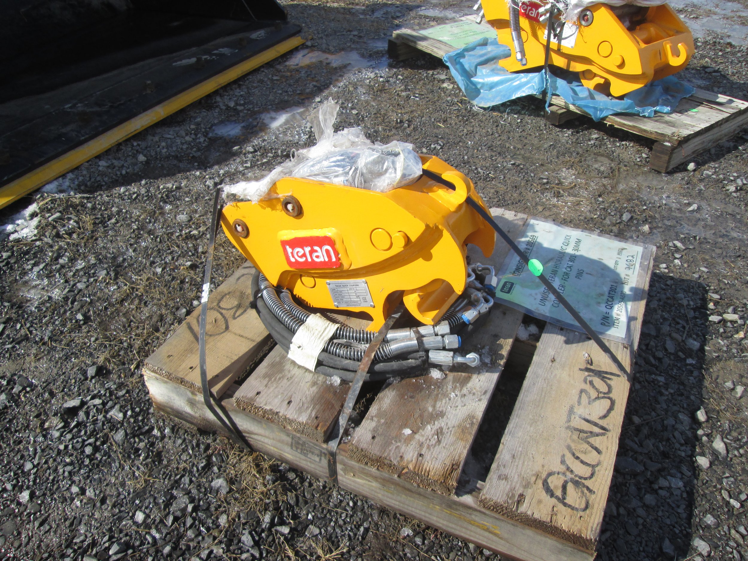 #0894- NEW Teran Hydraulic Quick Coupler CAT 301 -REGULAR PRICE $2,623. ...