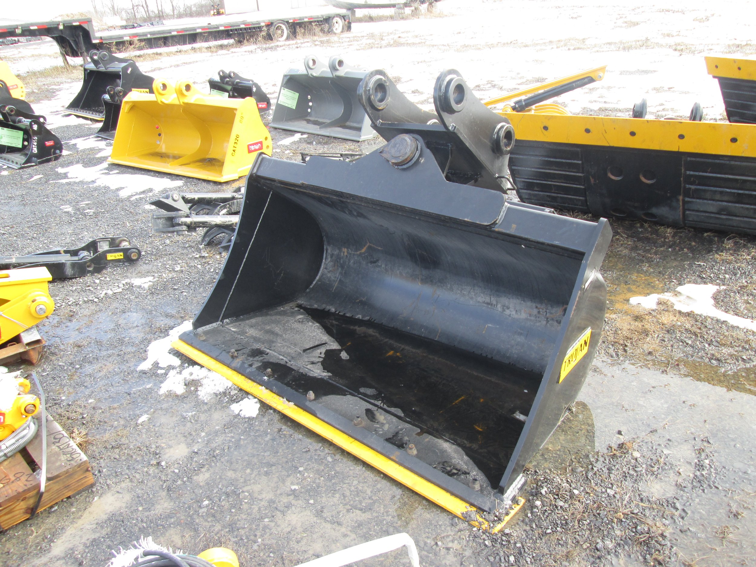 #8038 - 72" NEW Trojan Hydraulic Tilt Ditching Bucket Komatsu PC200 ...