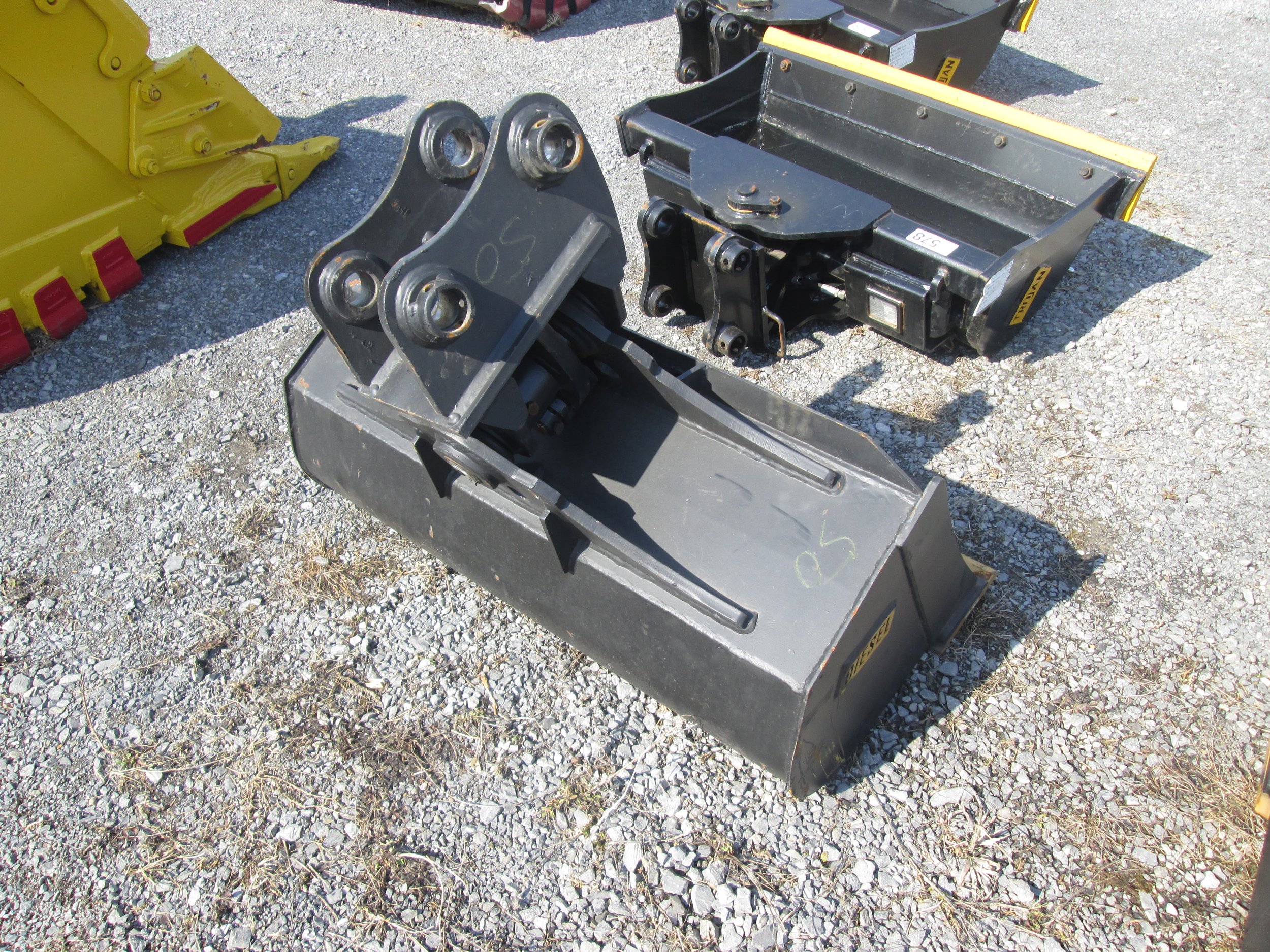 #14581- New 42" TROJAN HYDRAULIC TILT DITCHING BUCKET CAT 304C ...