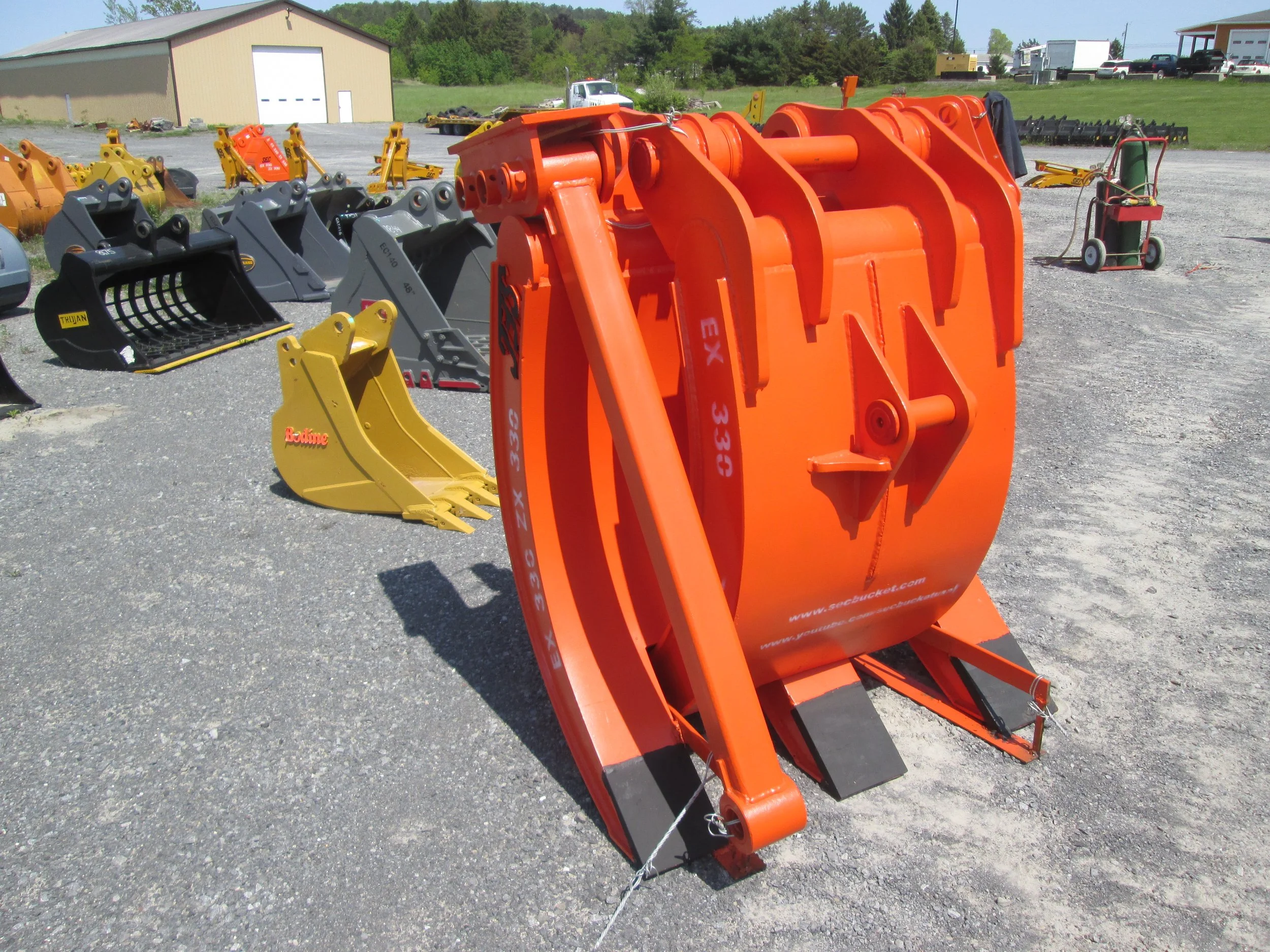 Grapples — Carroll Equipment - CNY'S Best Place For Construction Equipment