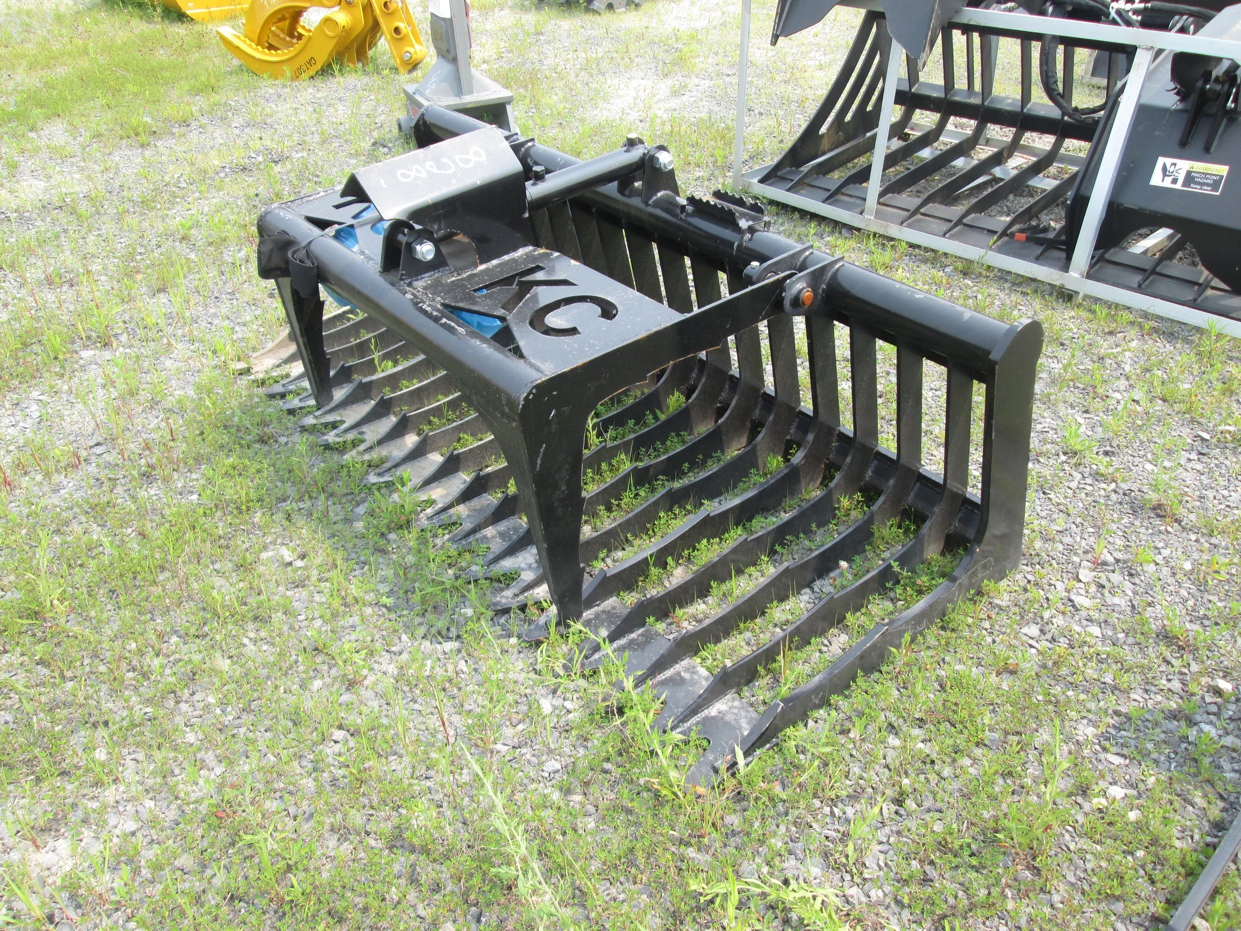 #828 - 76" NEW KC Single Cylinder Root Grapple for Skid Steer/Compact ...