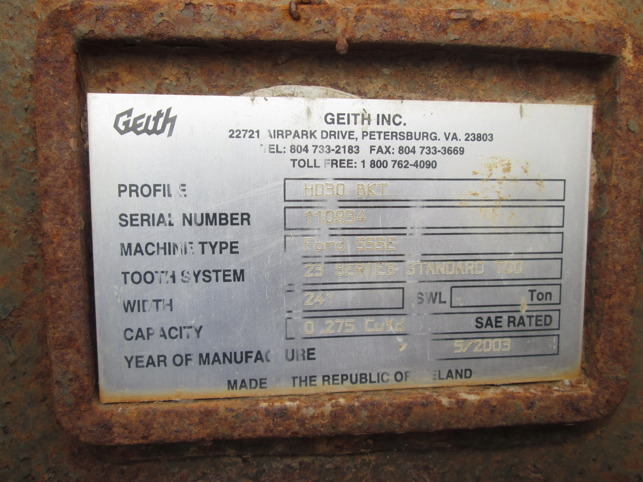 1104C - 24" USED GEITH TOOTH BUCKET FITS FORD/NEW HOLLAND 555E BACKHOE ...