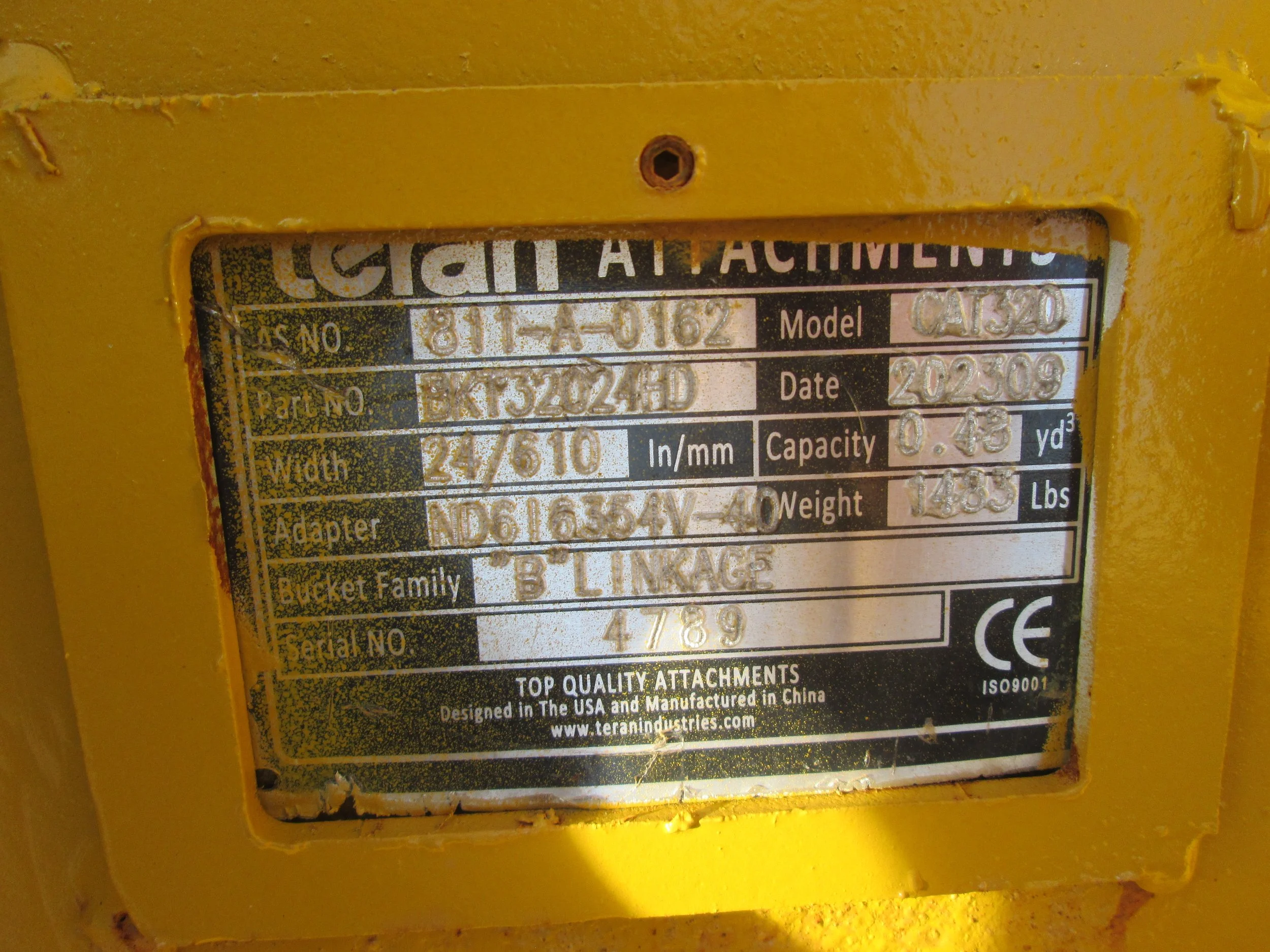 #4789- 24" NEW TERAN TOOTH BUCKET CAT 320, HITACHI 150, JD 200 ...