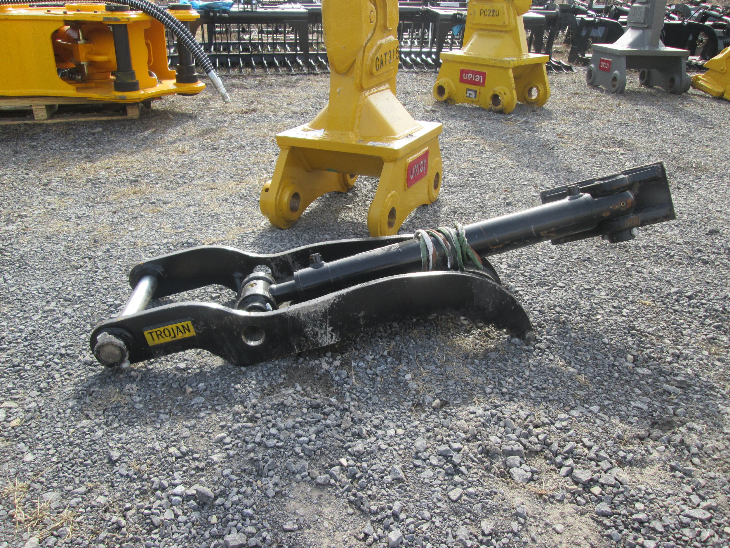 #3504 NEW 36" Trojan Hydraulic Thumb CAT 305 - REGULAR PRICE $1,993.95 ...