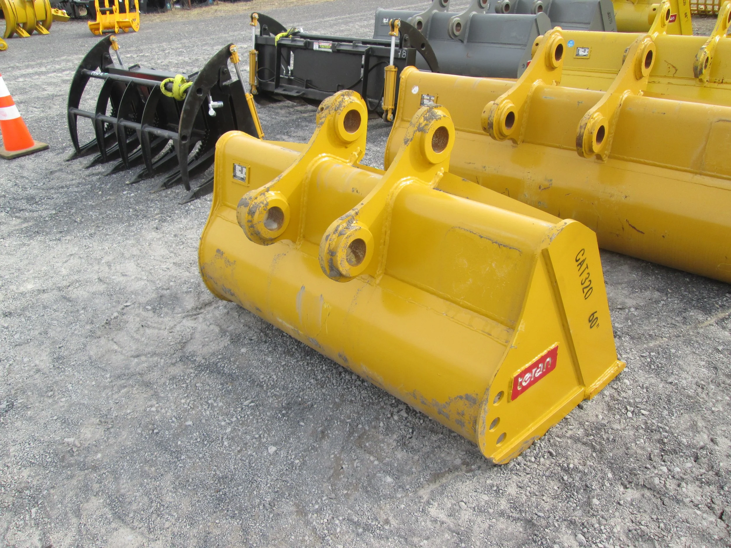 #2952 - NEW 60" TERAN DITCHING BUCKET CAT 325 - REGULAR PRICE $4,723.95 ...