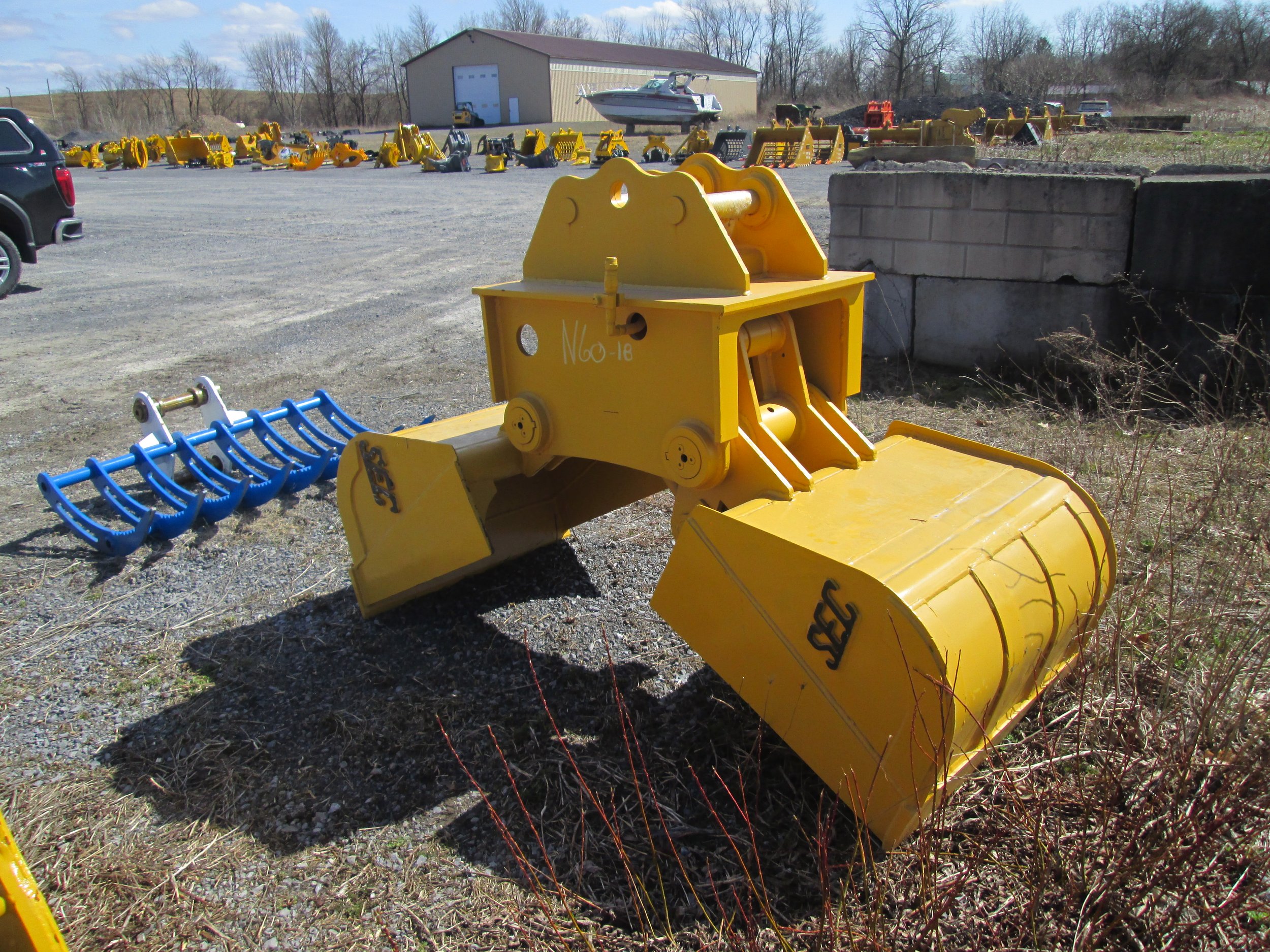 #2250- 36" New SEC Hydraulic Grapple Bucket Hitachi 120 - REGULAR PRICE ...