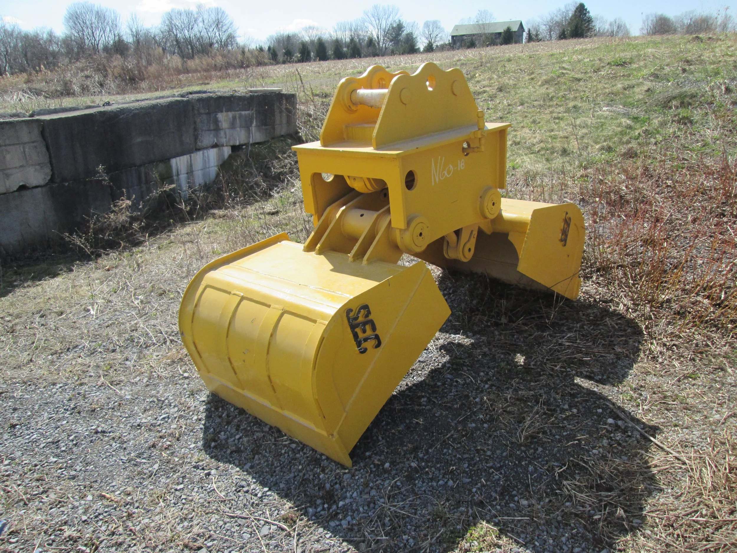 #2250- 36" New SEC Hydraulic Grapple Bucket Hitachi 120 - REGULAR PRICE ...