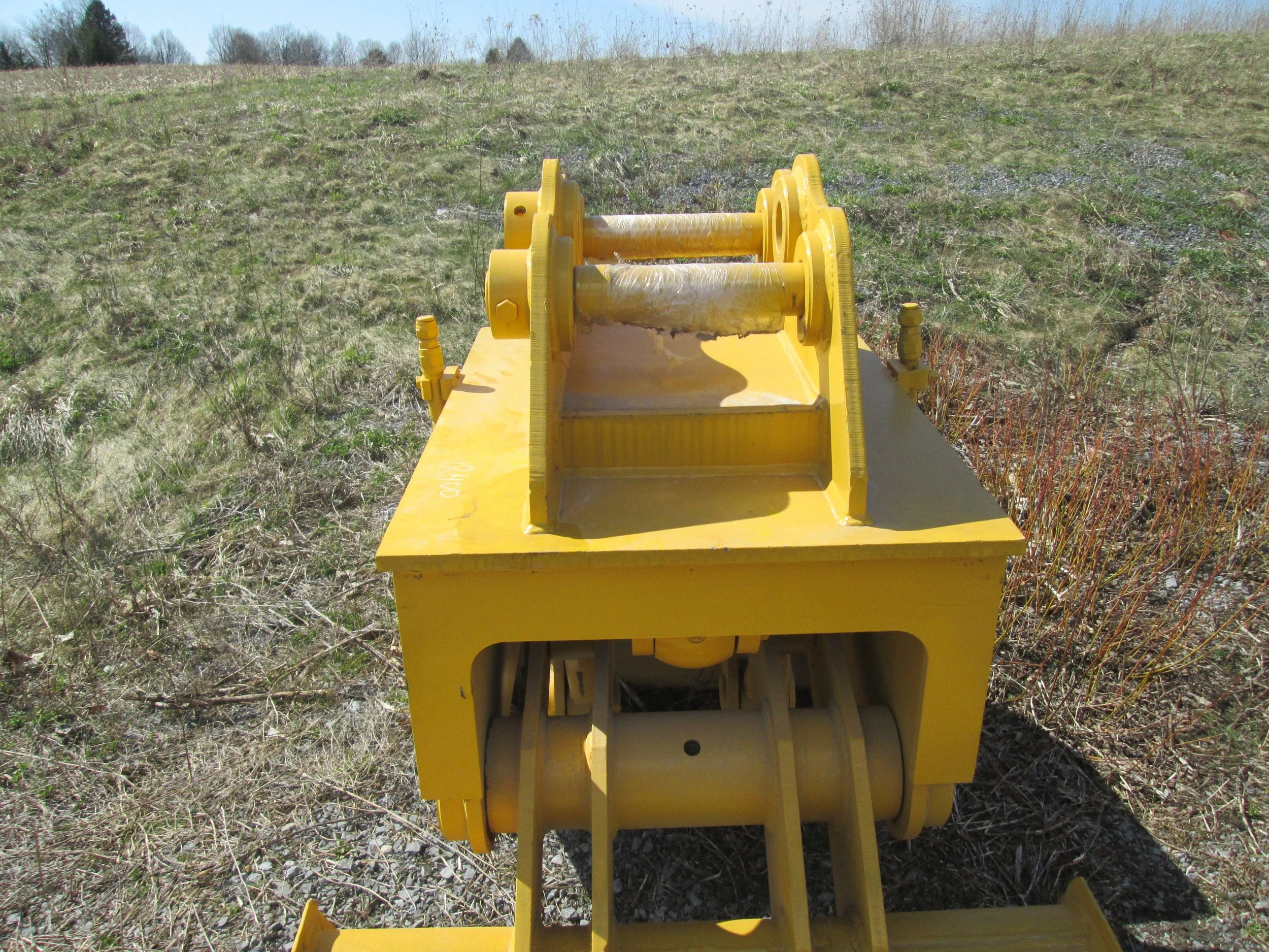 #2250- 36" New SEC Hydraulic Grapple Bucket Hitachi 120 - REGULAR PRICE ...