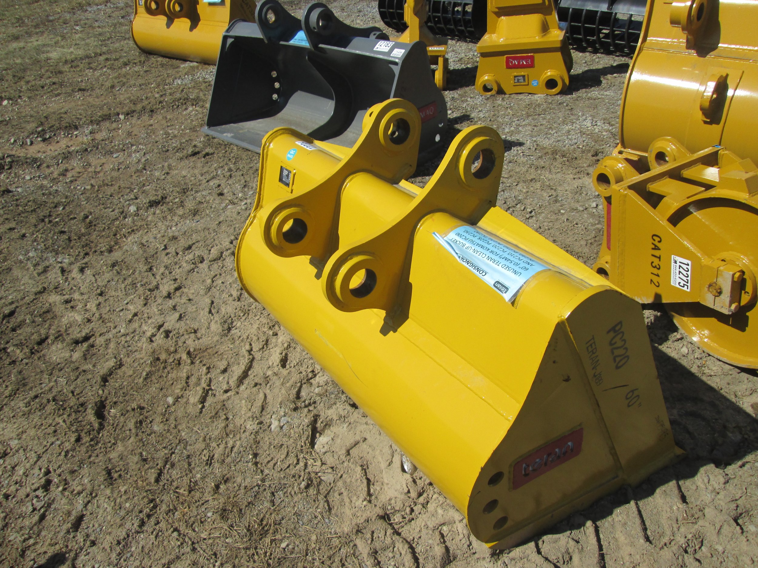 #5213-NEW 60" EMAQ Ditching Bucket Fits Komatsu PC200, Kobelco SK200 ...