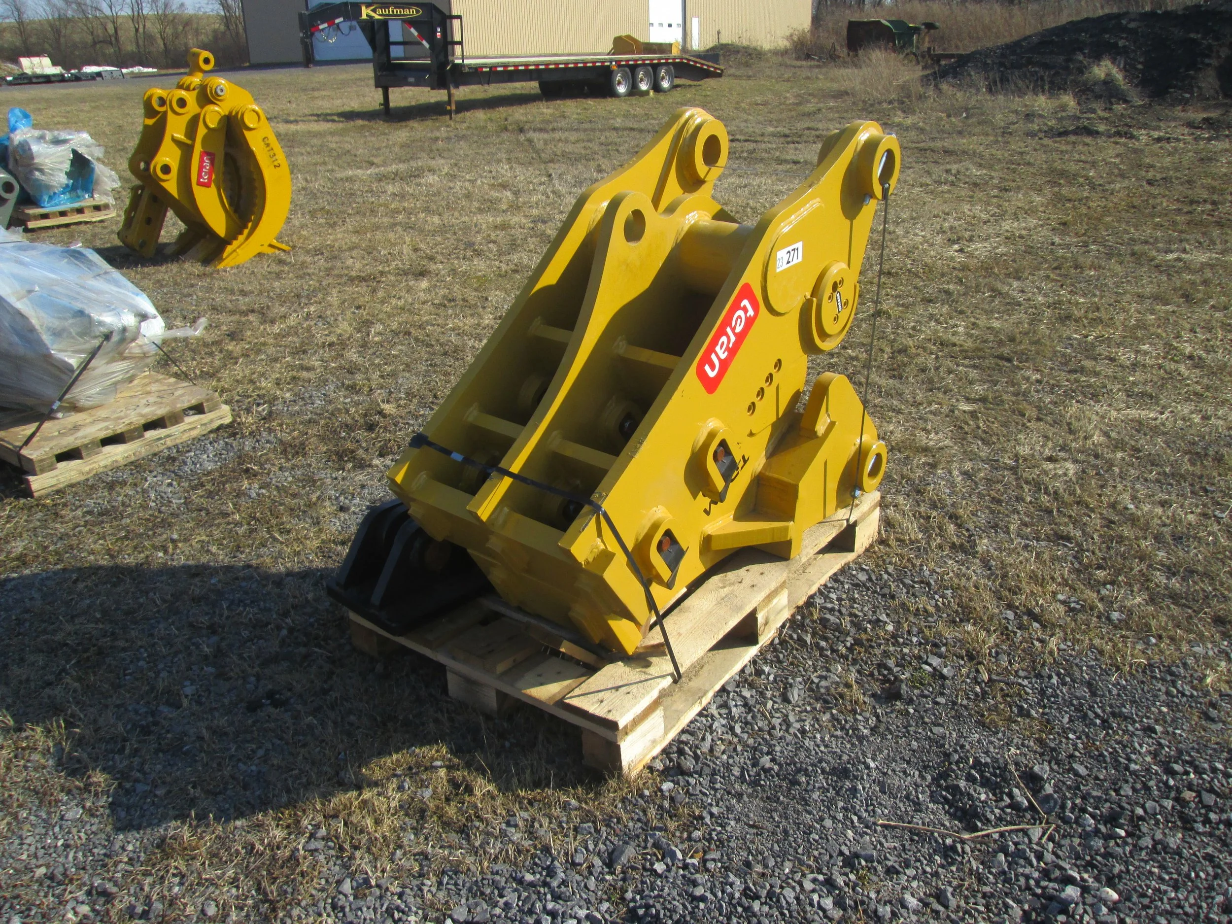 #0987- New TERAN Adjustable 1/2 Stationary Crusher Komatsu PC200, JD200 ...