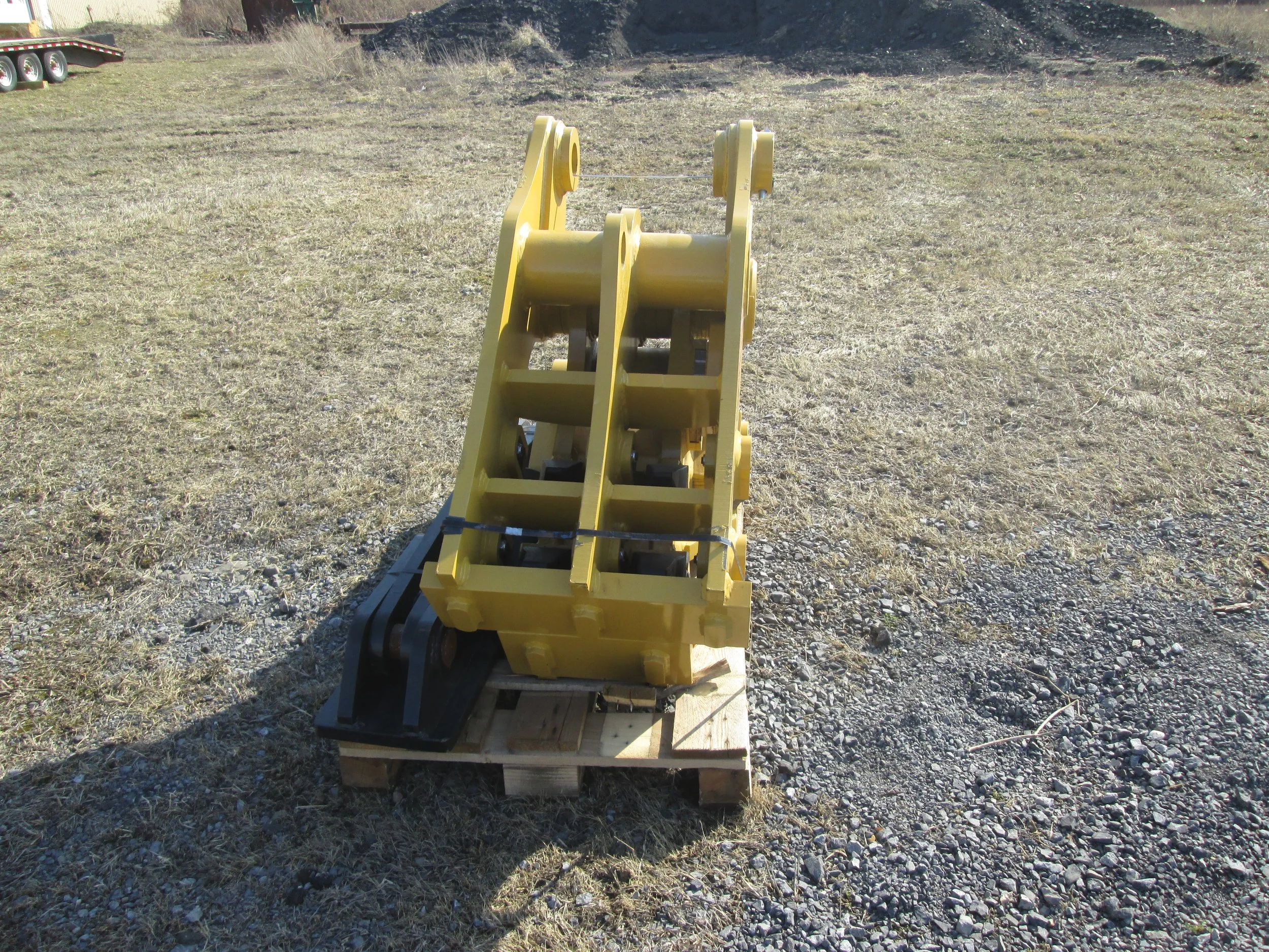 #0987- New TERAN Adjustable 1/2 Stationary Crusher Komatsu PC200, JD200 ...