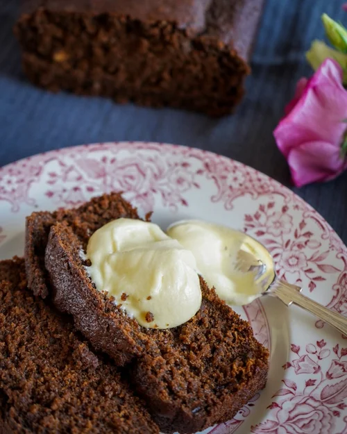 🇯🇲 Jamaican Ginger Cake with Passion Fruit Icing — A Vegan Visit