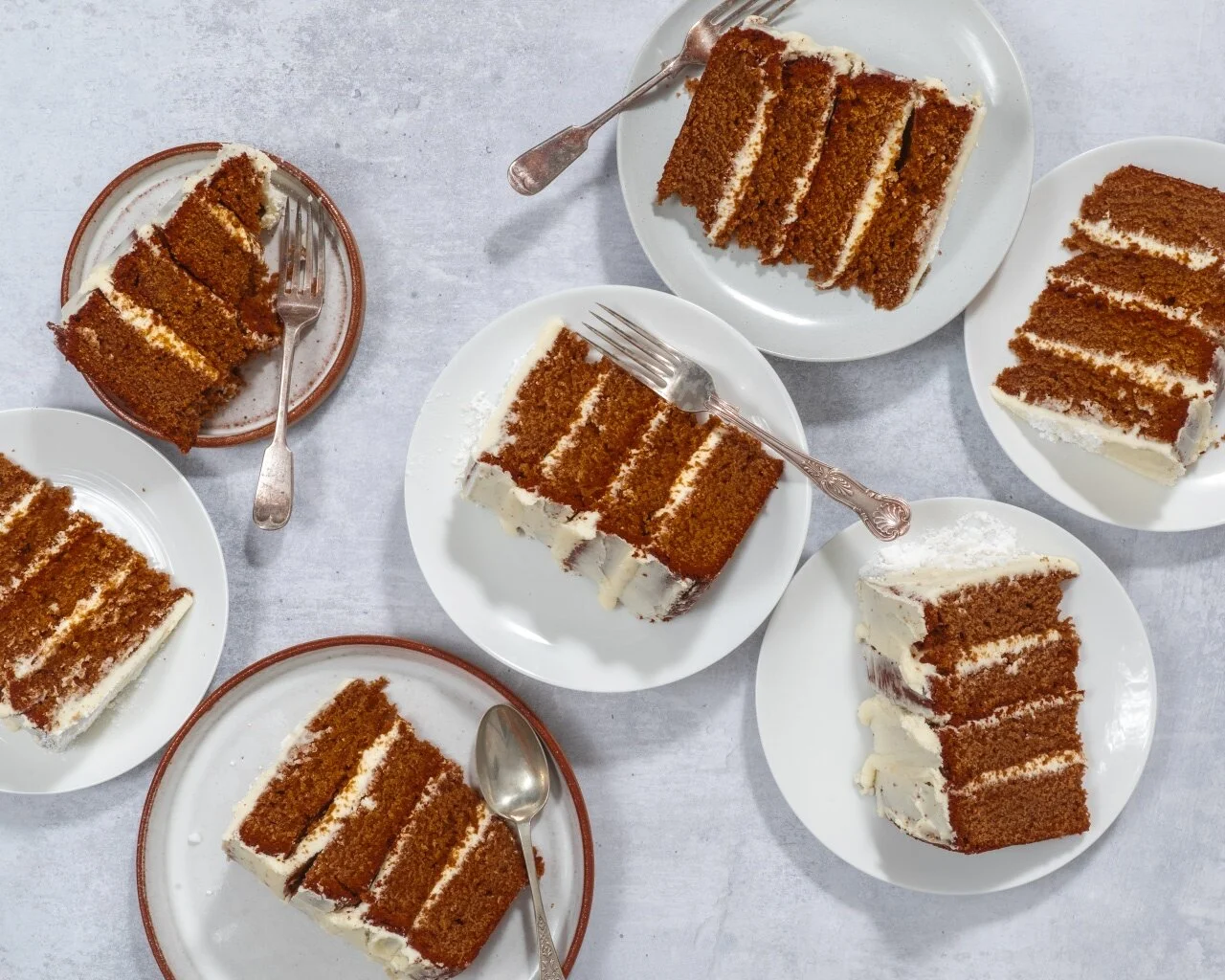 🎄Gingerbread Christmas Cake with Snowy Lemon Buttercream — A Vegan Visit