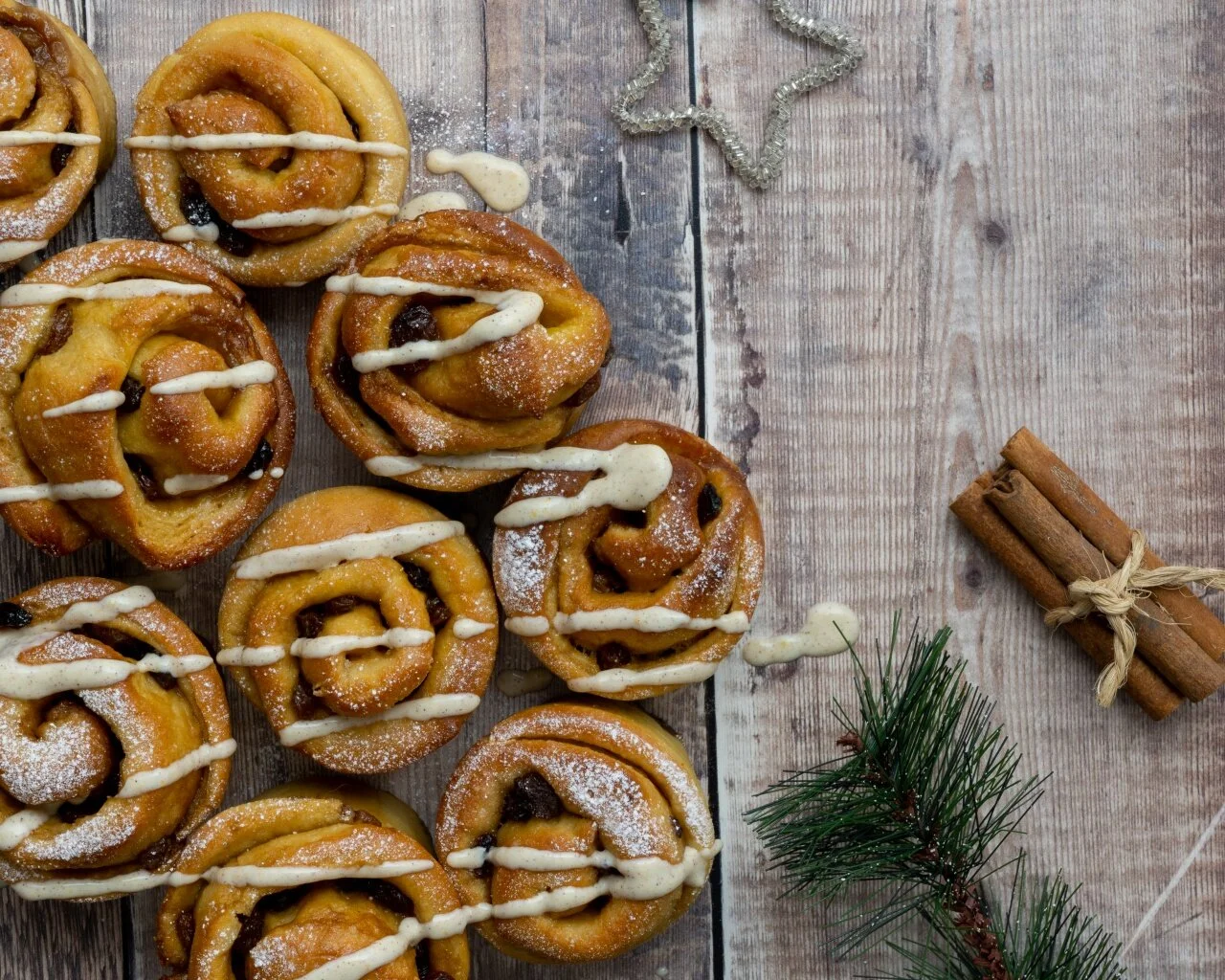 ️ Festive Cinnamon Buns With Orange, Cinnamon & Maple Icing — A Vegan Visit
