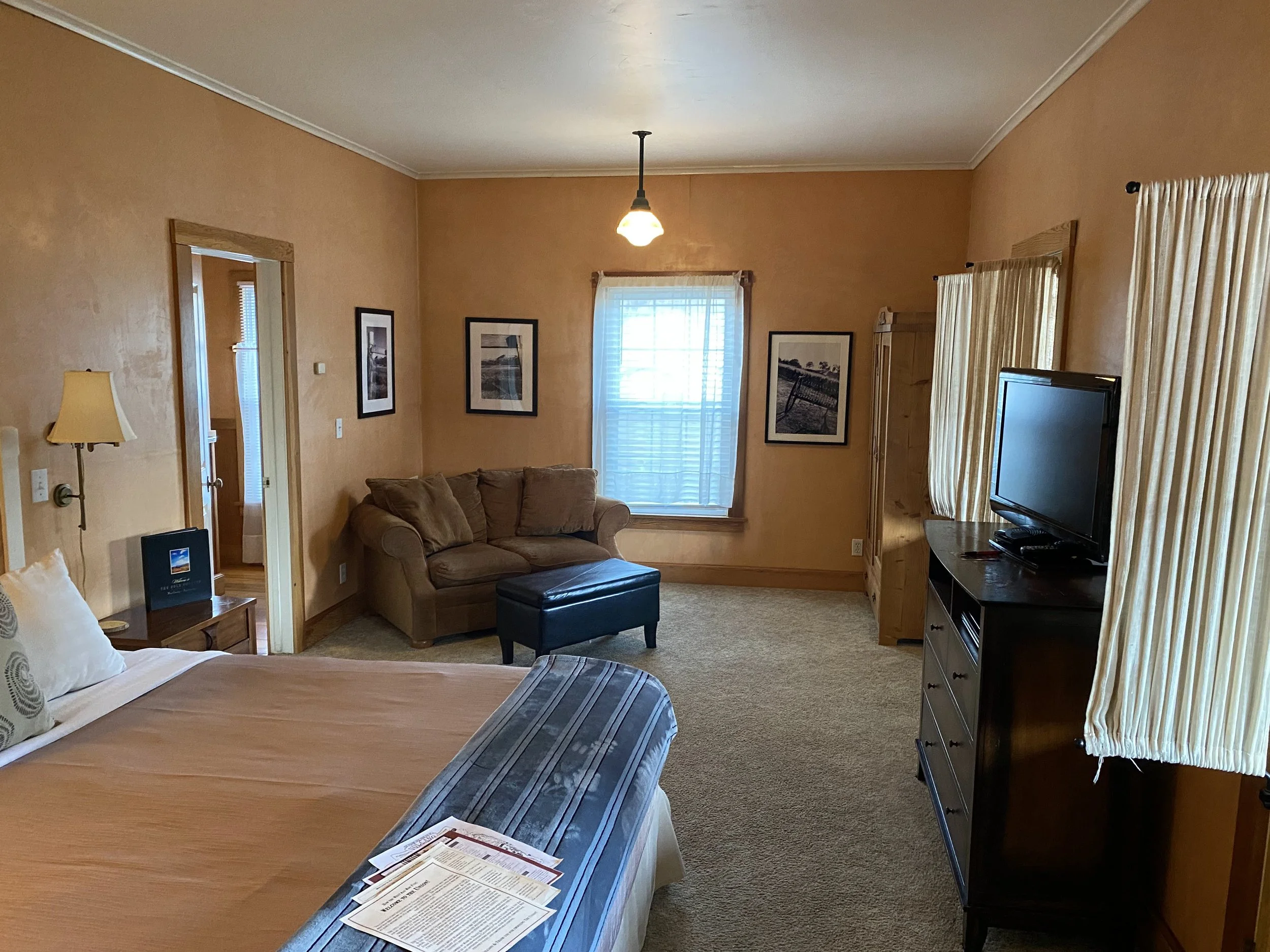 Union Inn + Pub, Volcano