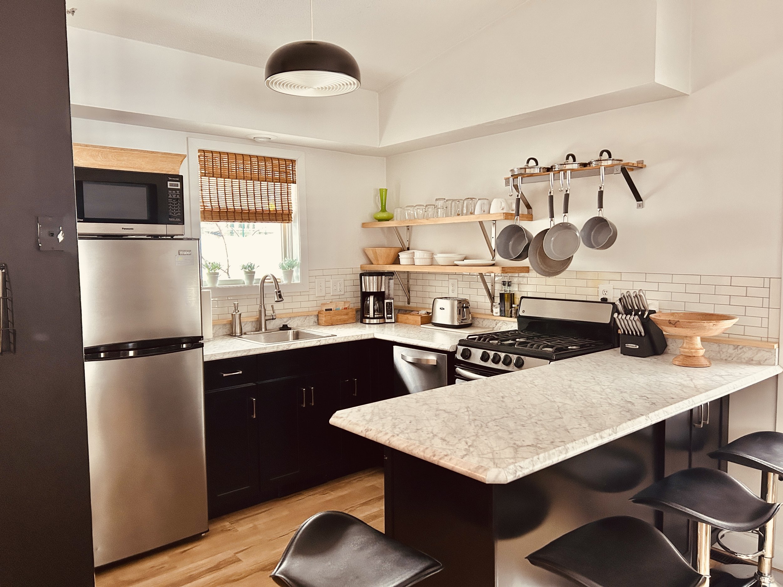 Contemporary Condo — Green Gate Guest Houses