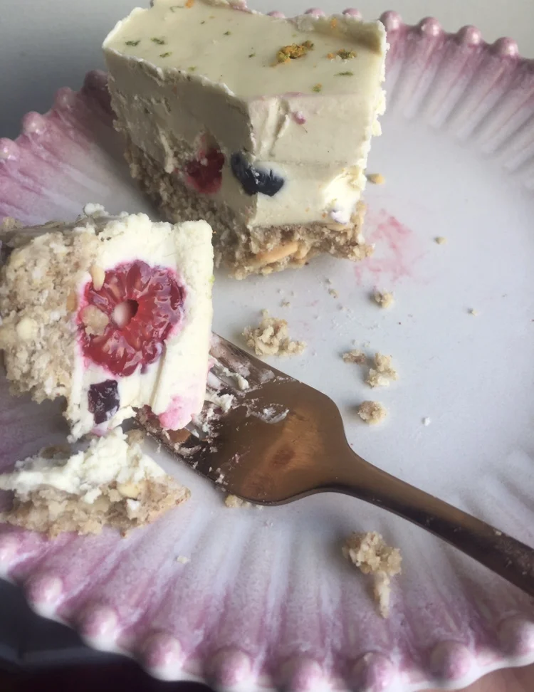 White chocolate, raspberry and blueberry cheesecake — Holly Tree Kitchen