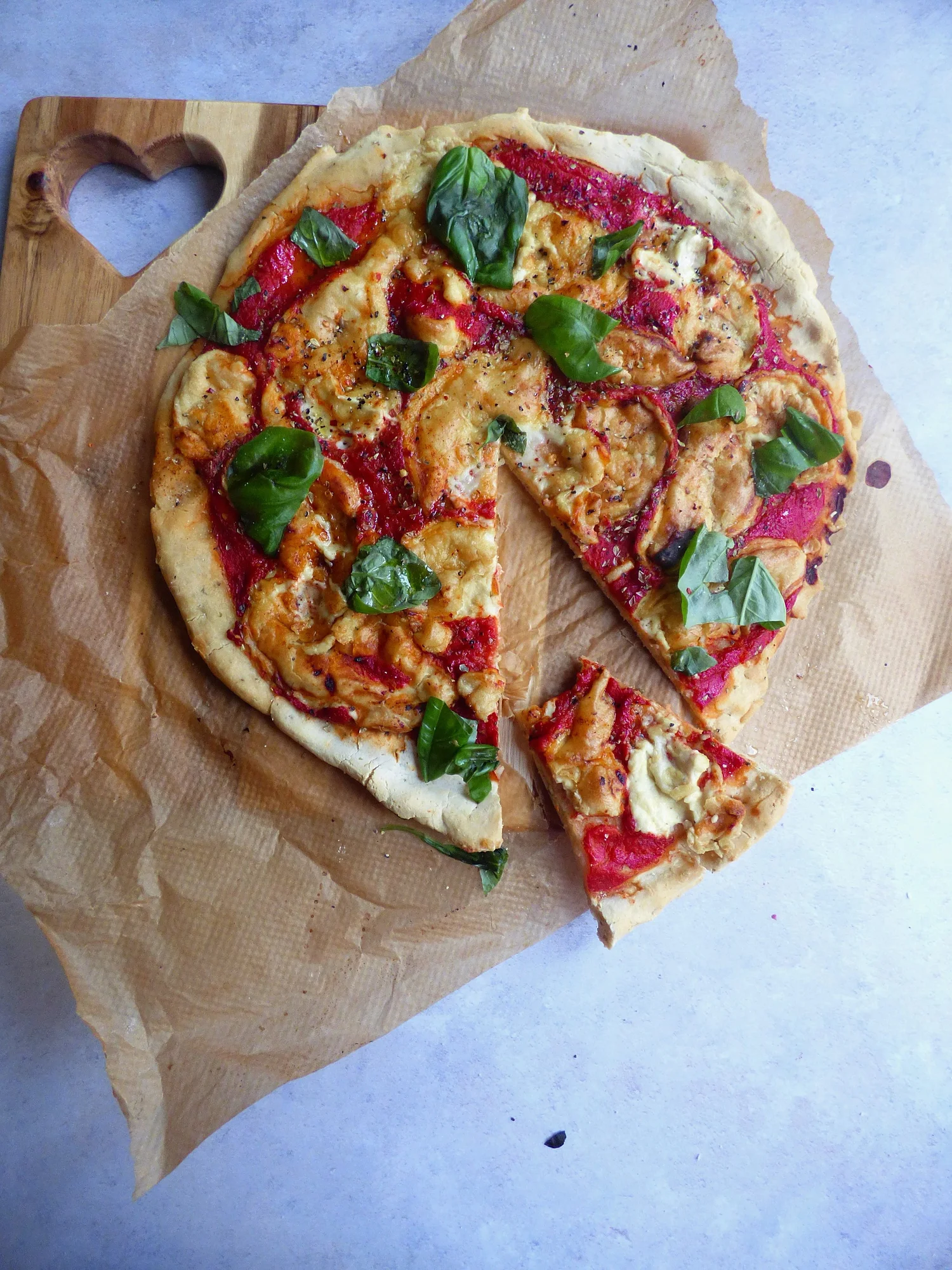 Classic pizza margherita made gluten free, vegan and low fodmap — Holly ...