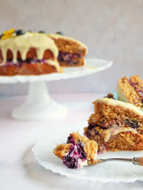 Lemon & blueberry cake with a white chocolate ganache drip — Holly Tree ...