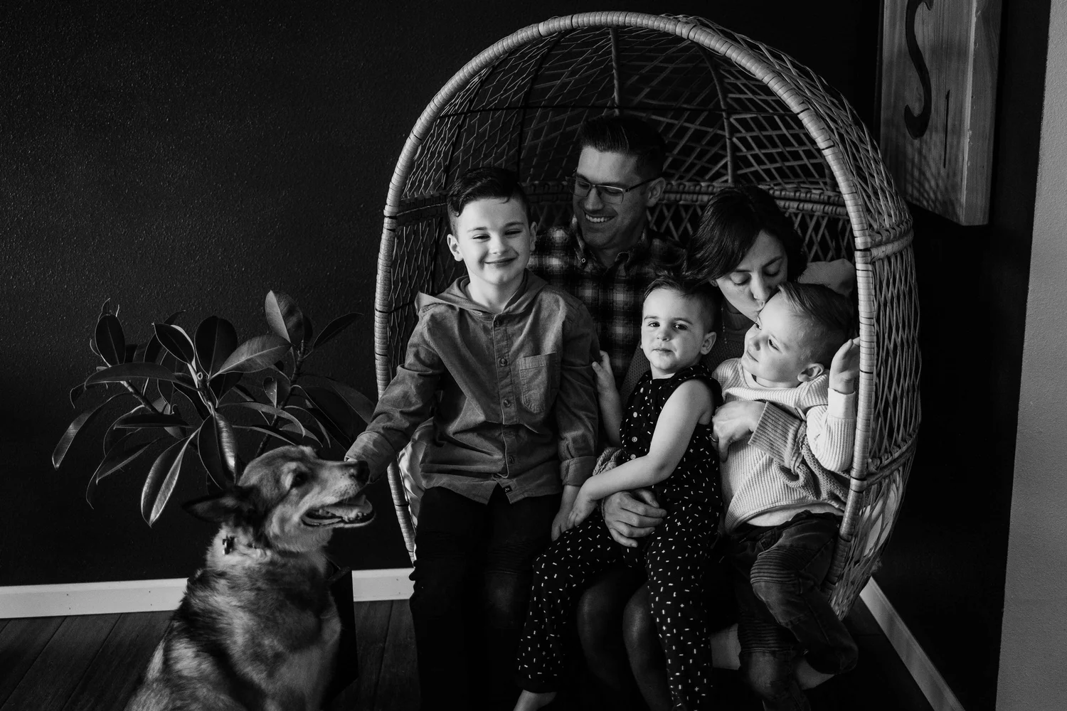 The Top 5 Reasons to Have Your Next Family Session at Home