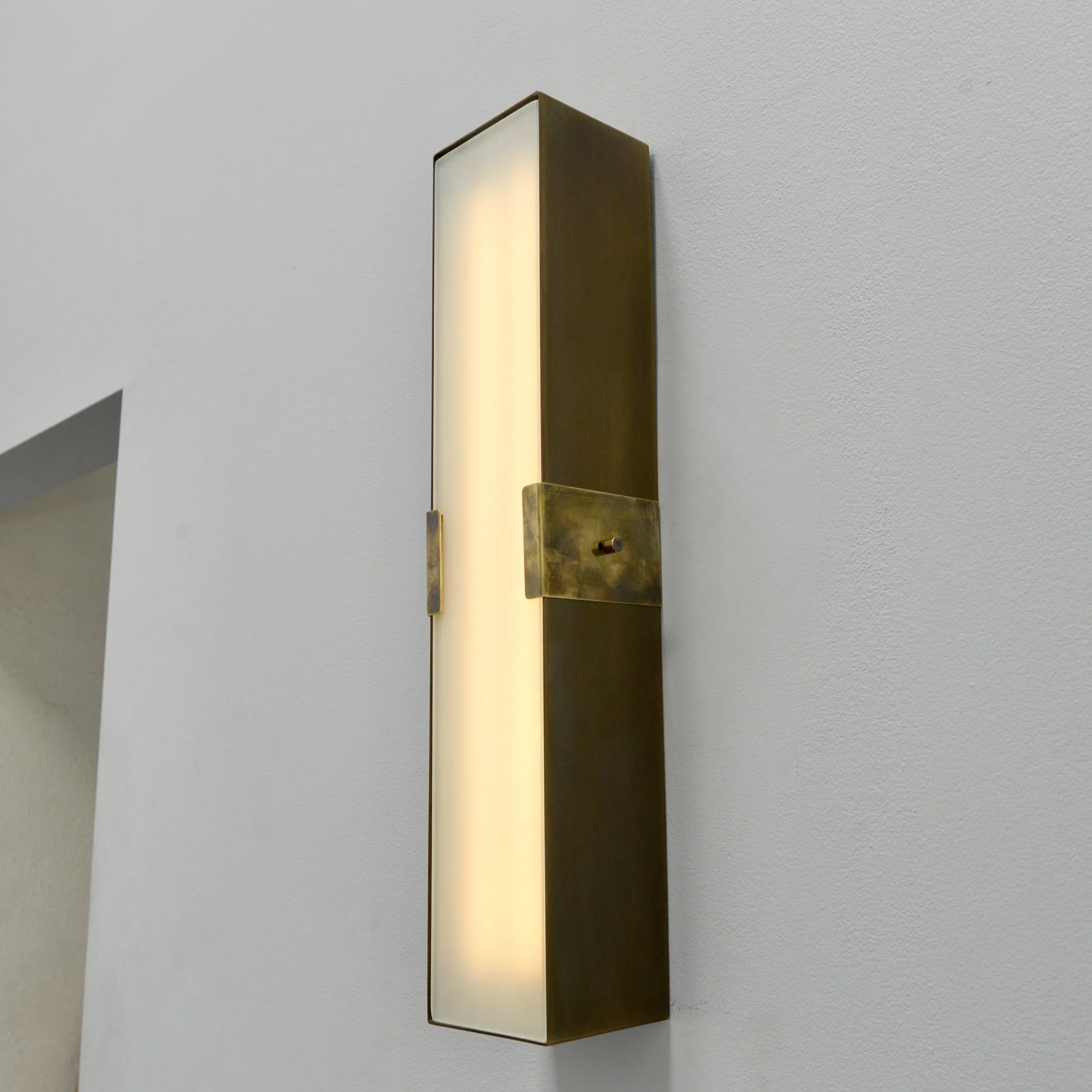 LUsquare RT BR Sconce — Lumfardo LUsquare RT BR Sconce — Lumfardo