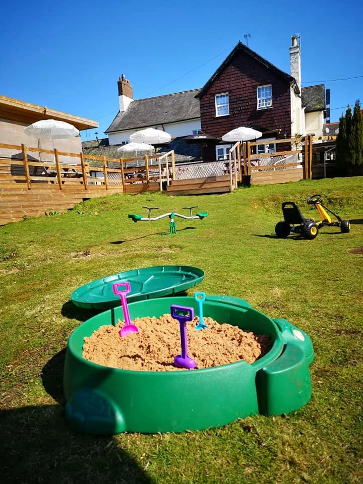 The Hunters Lodge Inn | Sunday Lunch, Private Functions, Parties, Buffets