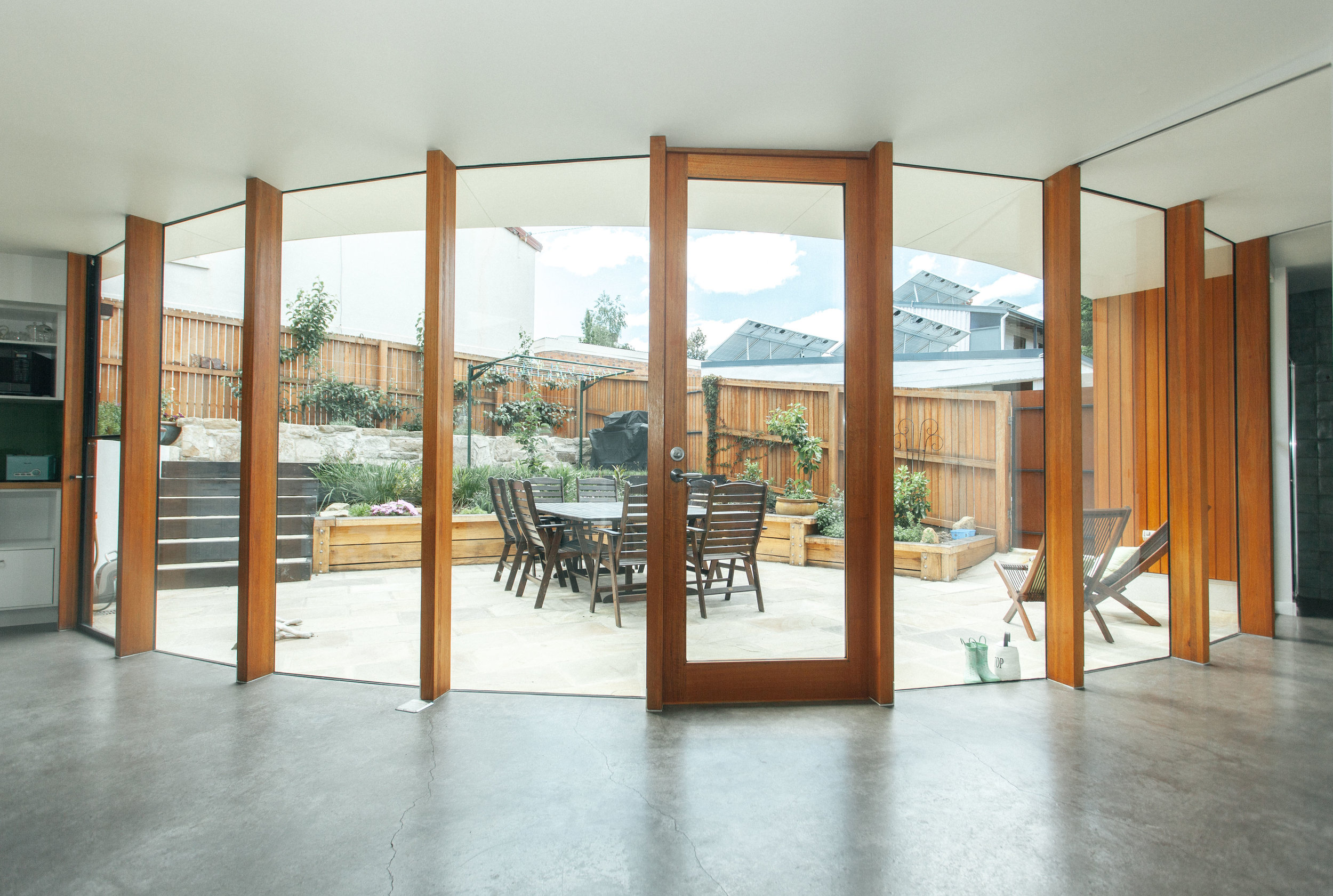 CURVED COLONNADE HOUSE — MWA