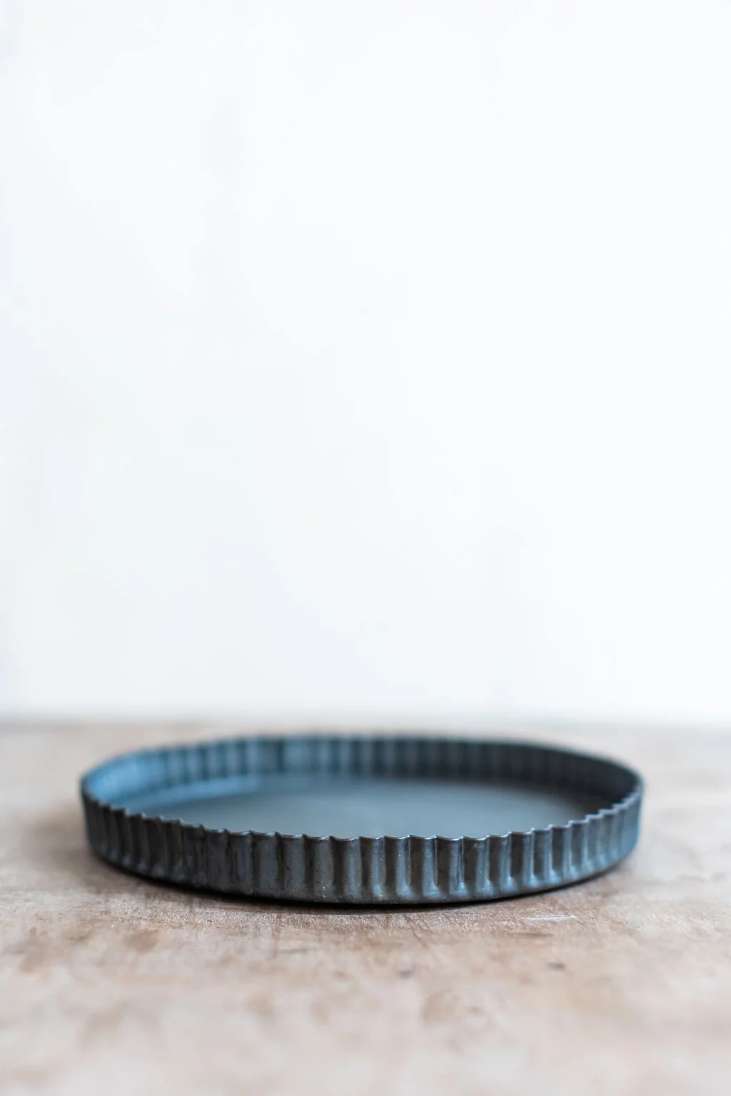 Round Scalloped Edge Tray