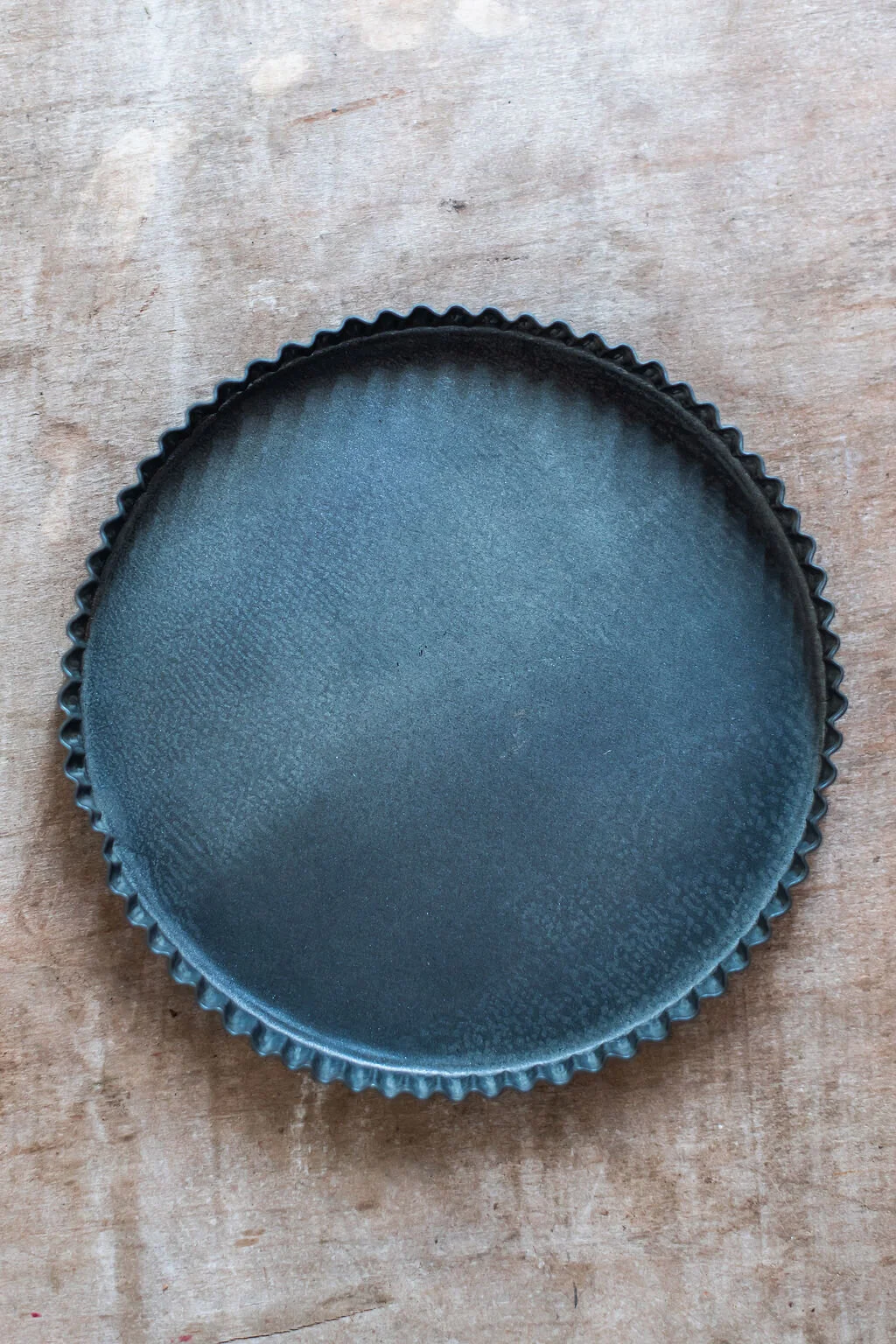 Round Scalloped Edge Tray
