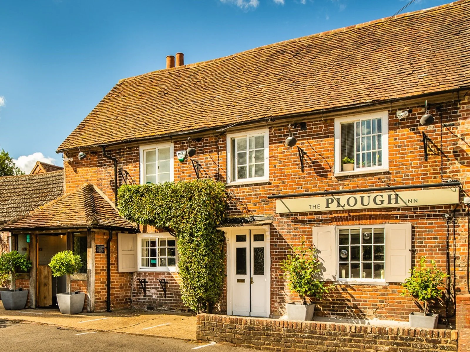 The Plough Inn: Cobham Restaurant & Cocktail Bar