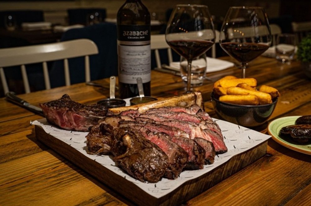 The Plough Inn: Cobham Restaurant & Cocktail Bar