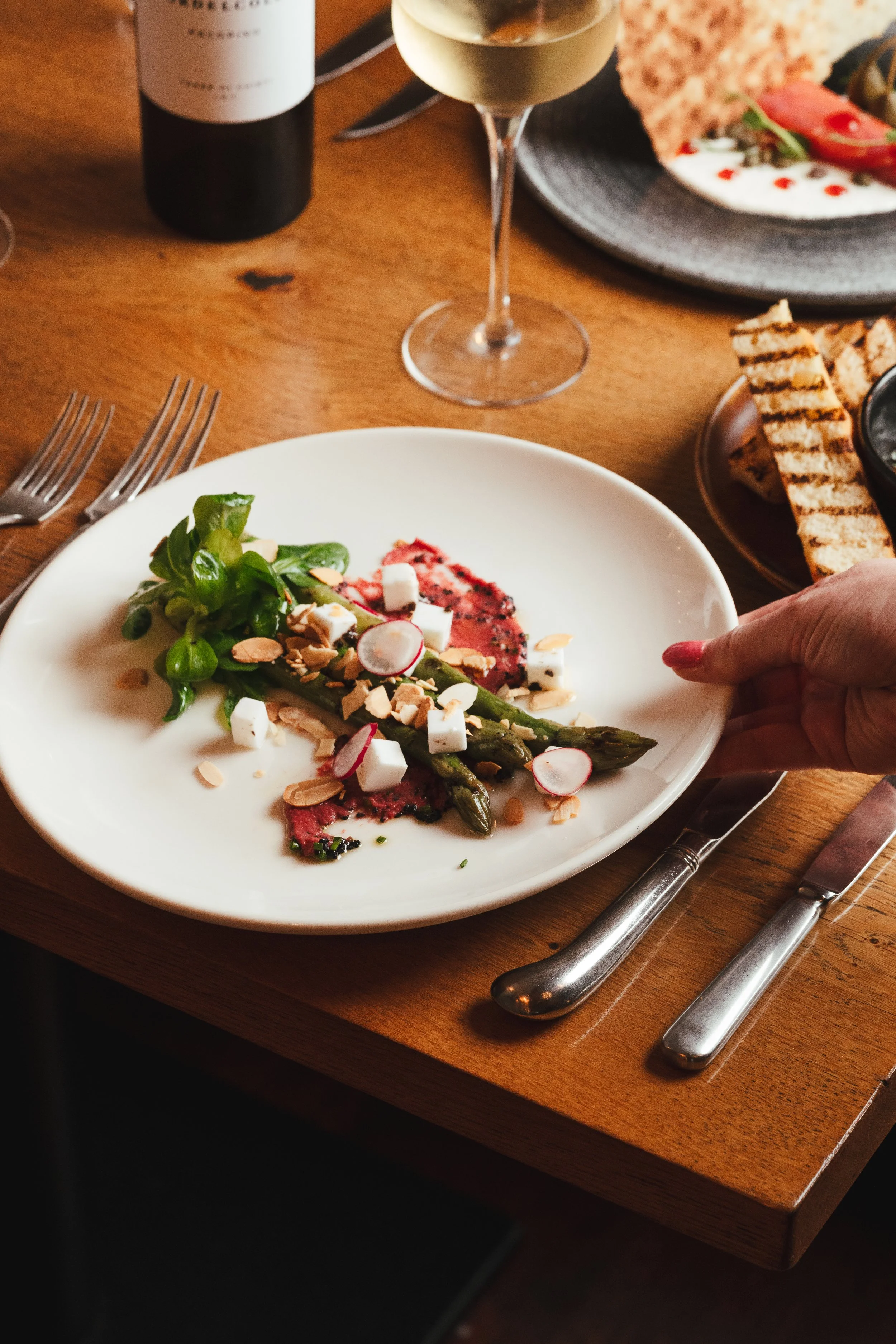 The Plough Inn: Cobham Restaurant & Cocktail Bar