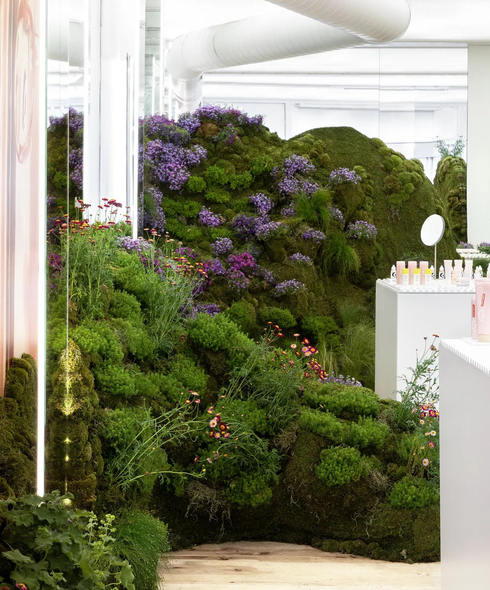 Glossier Pop-Ups — AP Build