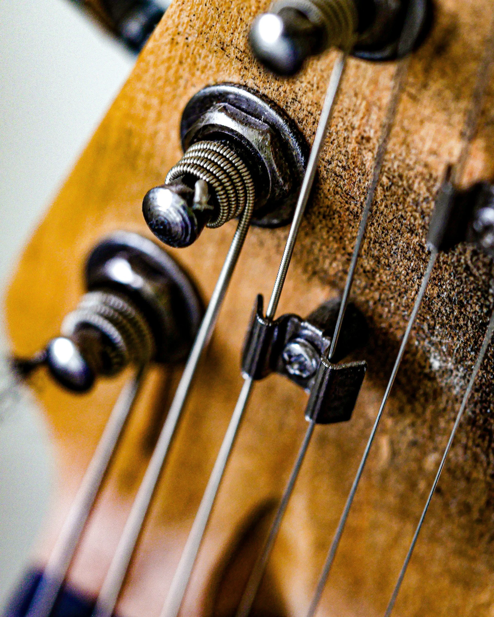 A Brief Guide to Guitar Strings: Types, Materials, and Choosing the ...