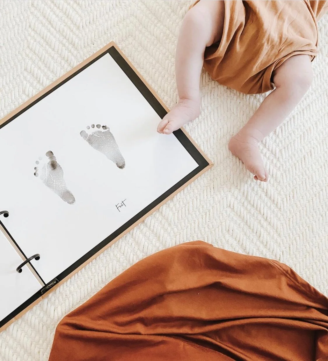 How To Take Baby Hand And Footprints At Home without Making A Mess how-to-take-baby-hand-and-footprints-at-home-without-making-a-mess
