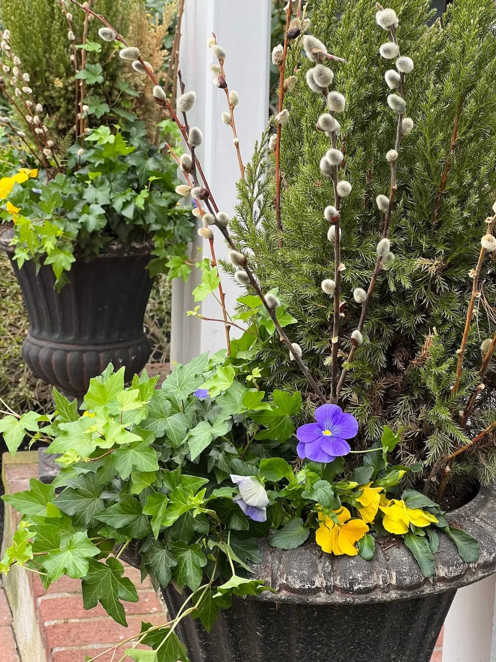 JRL Interiors — Spring Door Decor and Tablesettings for a Celebration