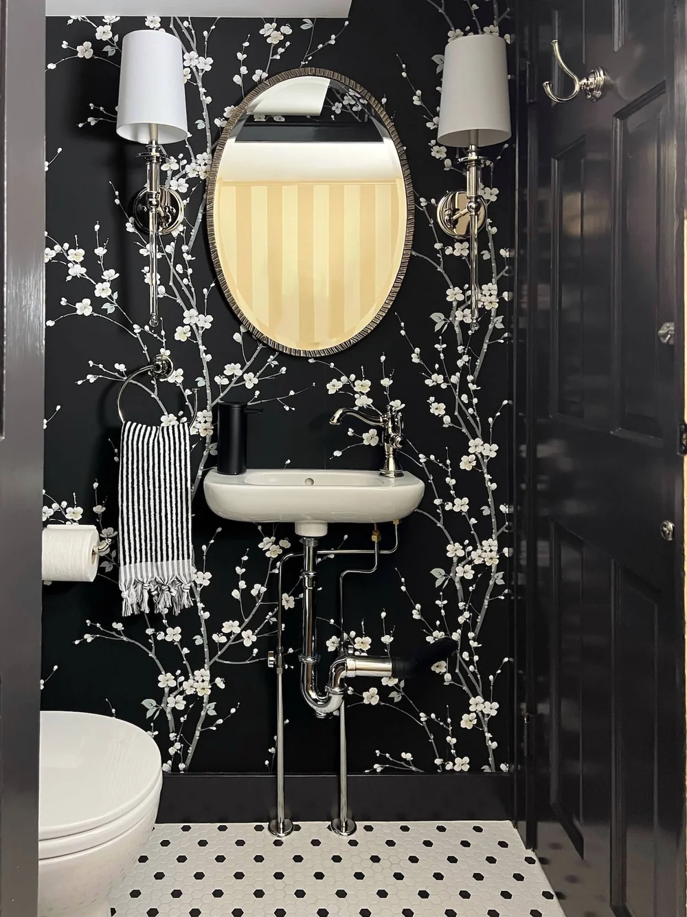 JRL Interiors — A Dramatic Pocket Powder Room Reveal