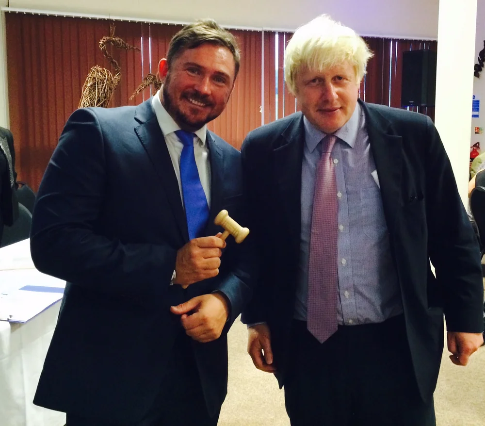 Auctioneer - Charity Auctioneer | Memorabilia Expert | Antiques Expert ...