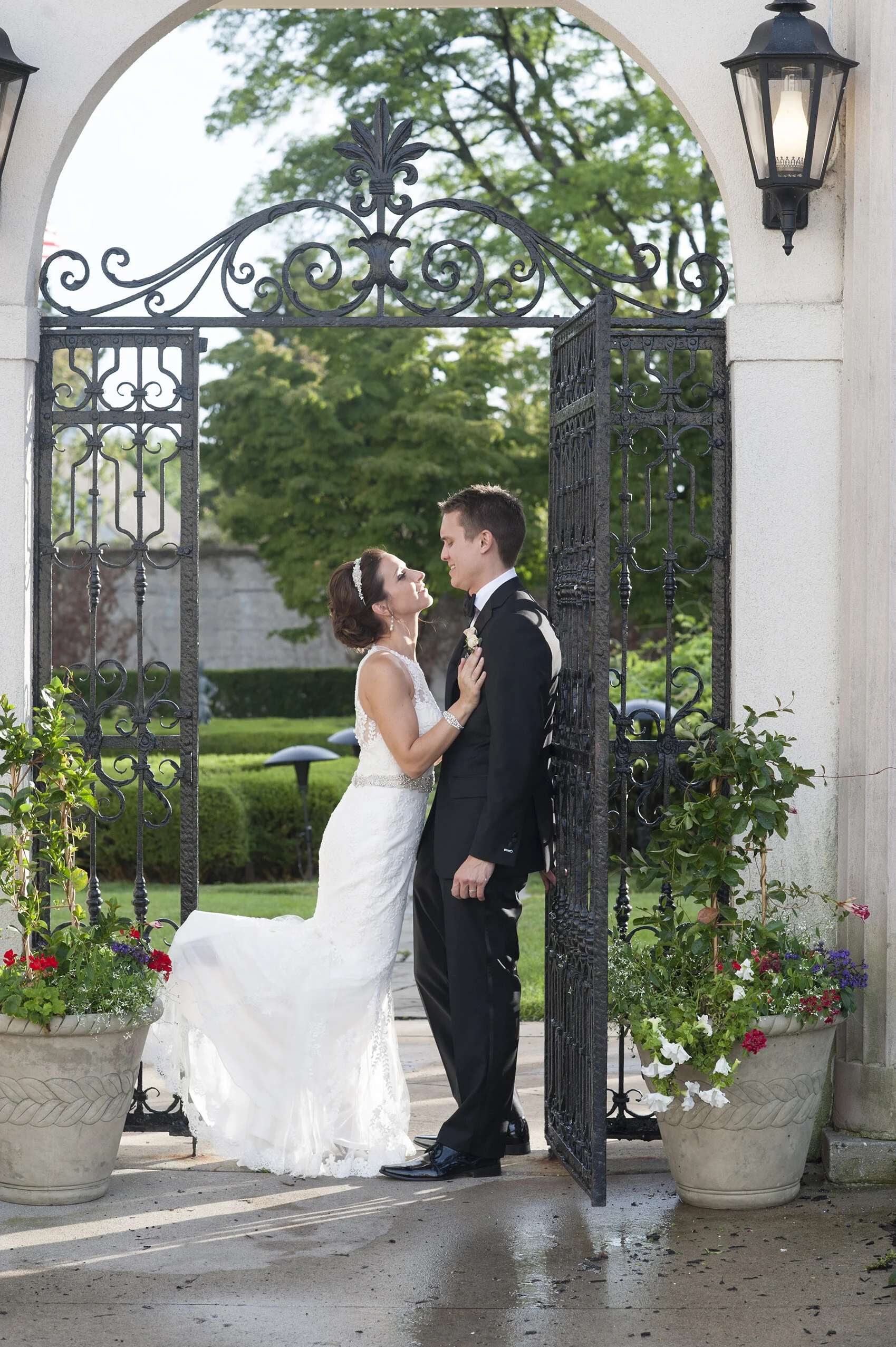 ALISON & BENJAMIN — Peonies & Perfection