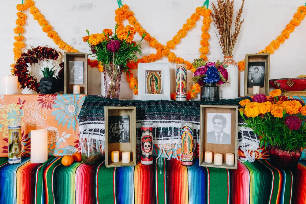 How to Create a Day of the Dead Altar for your Holiday Decor — Bindle ...