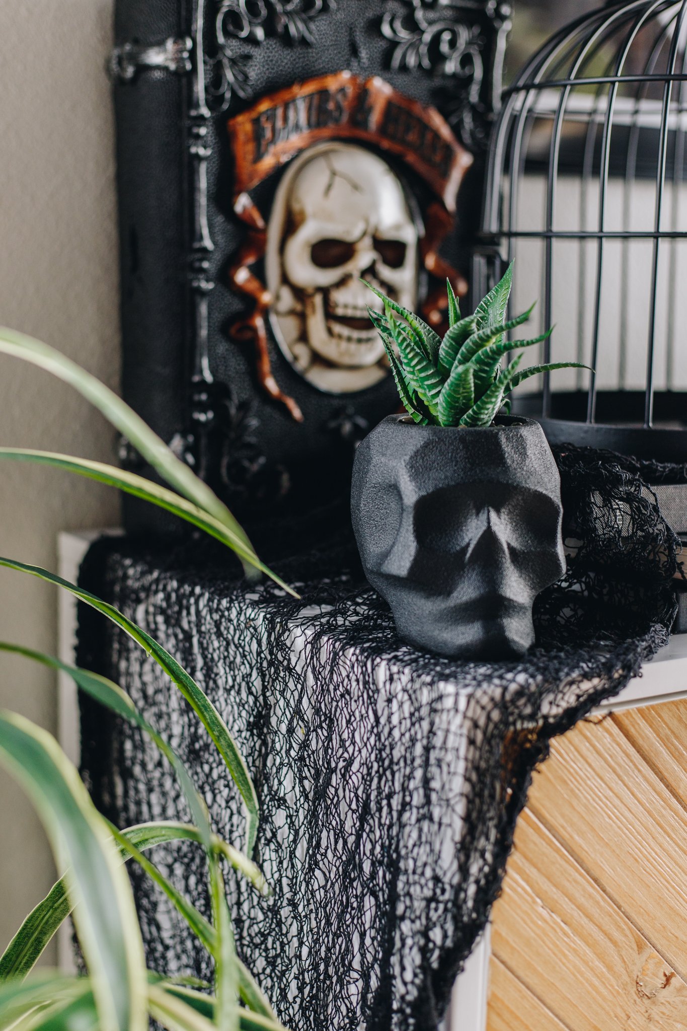 How to Decorate Your Home for Halloween This Year in 3 Different Styles ...