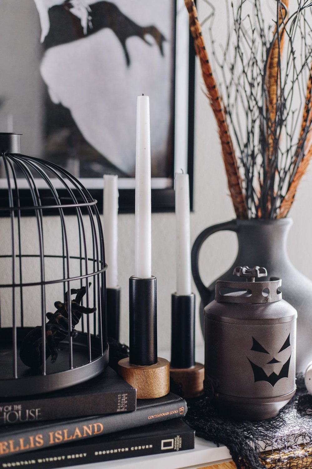 How to Decorate Your Home for Halloween This Year in 3 Different Styles ...
