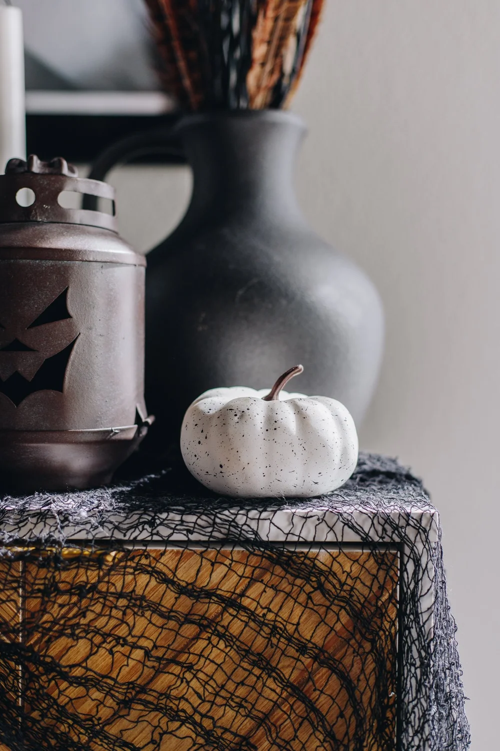 How to Decorate Your Home for Halloween This Year in 3 Different Styles ...