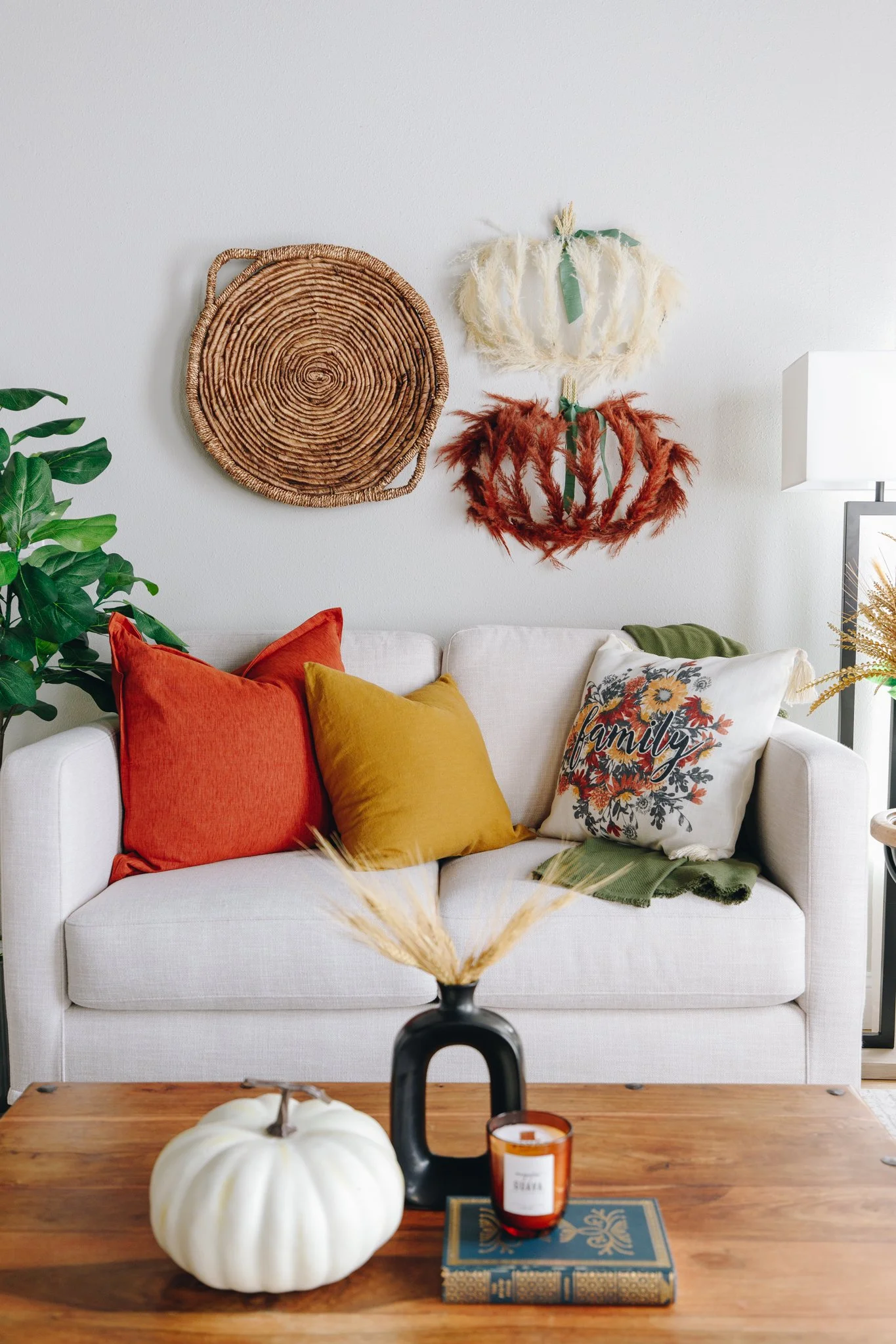 How to Craft a Festive Pampas Grass Pumpkin Wreath for Fall — Bindle ...