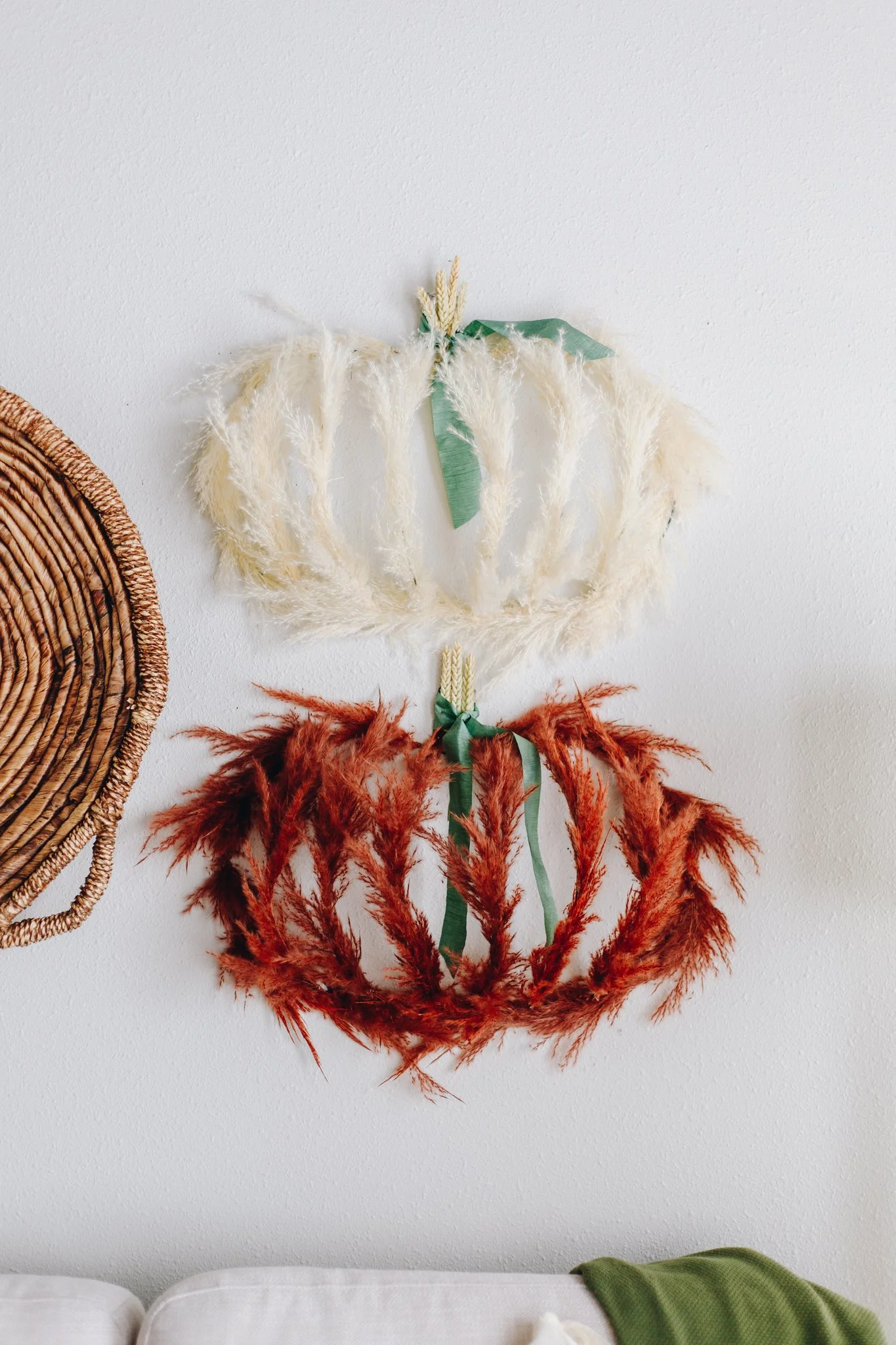 How to Craft a Festive Pampas Grass Pumpkin Wreath for Fall — Bindle ...