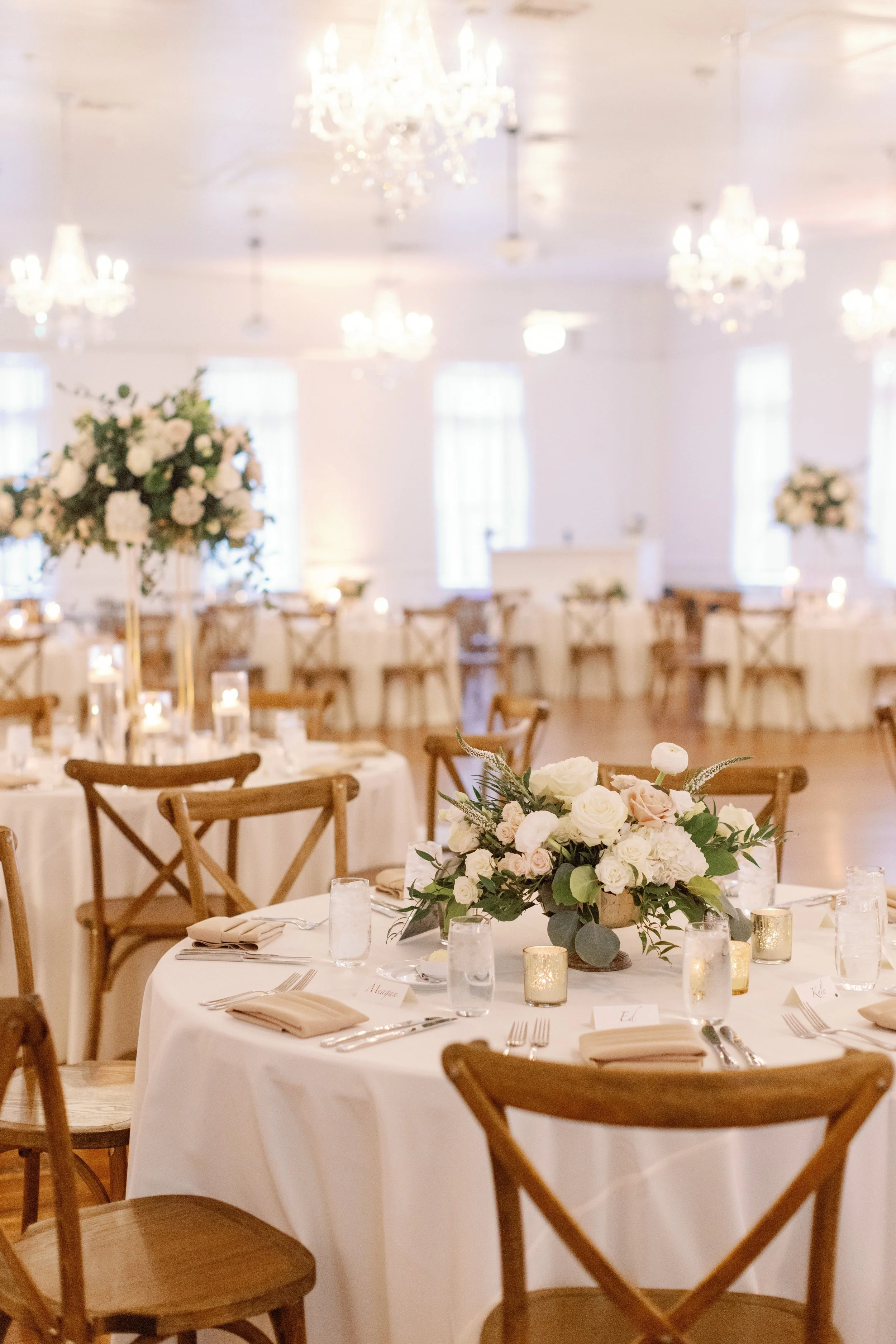 The Perfect Balance: Why Tall and Short Centerpieces Enhance Your ...
